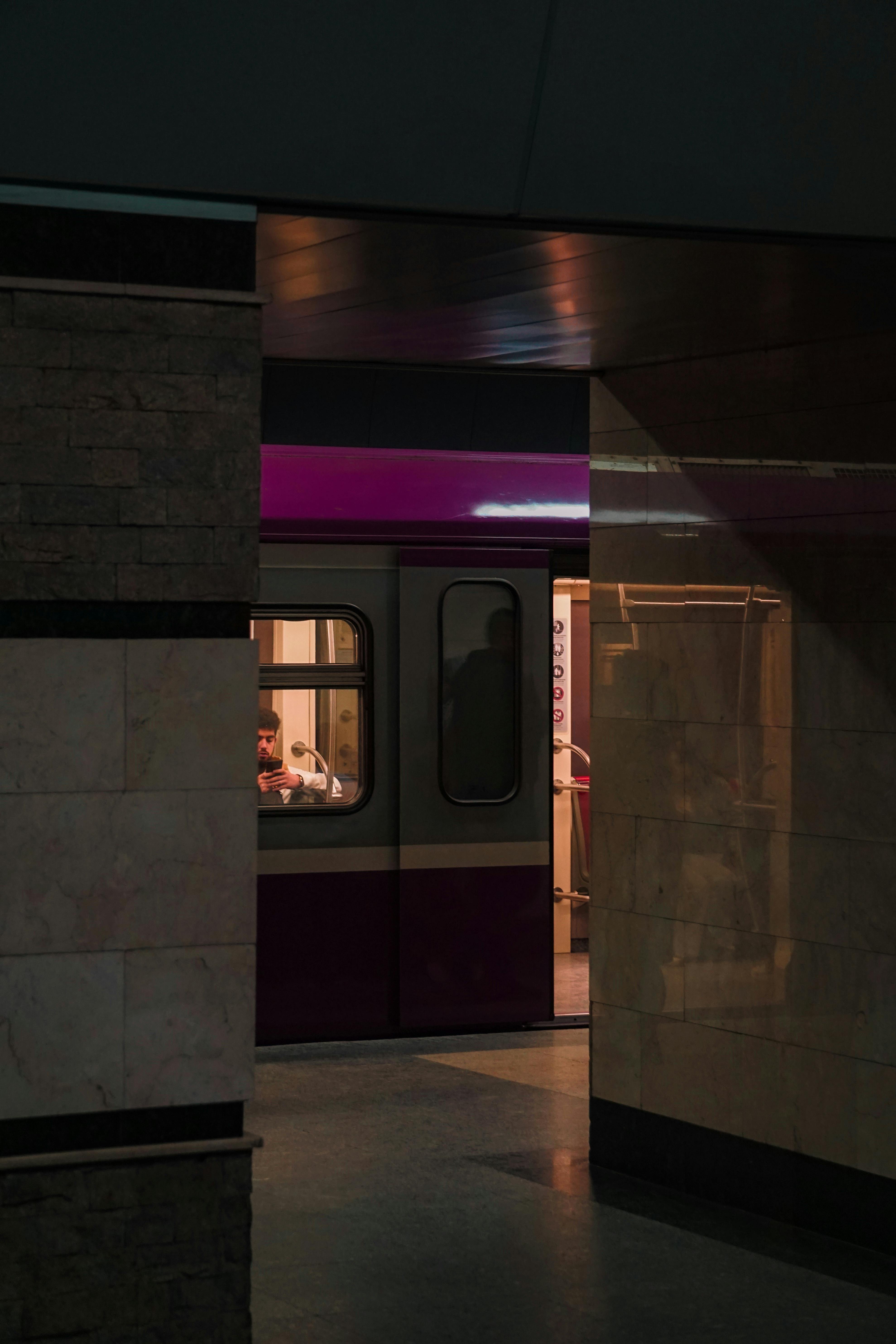 Subway Train behind Walls at Platform · Free Stock Photo