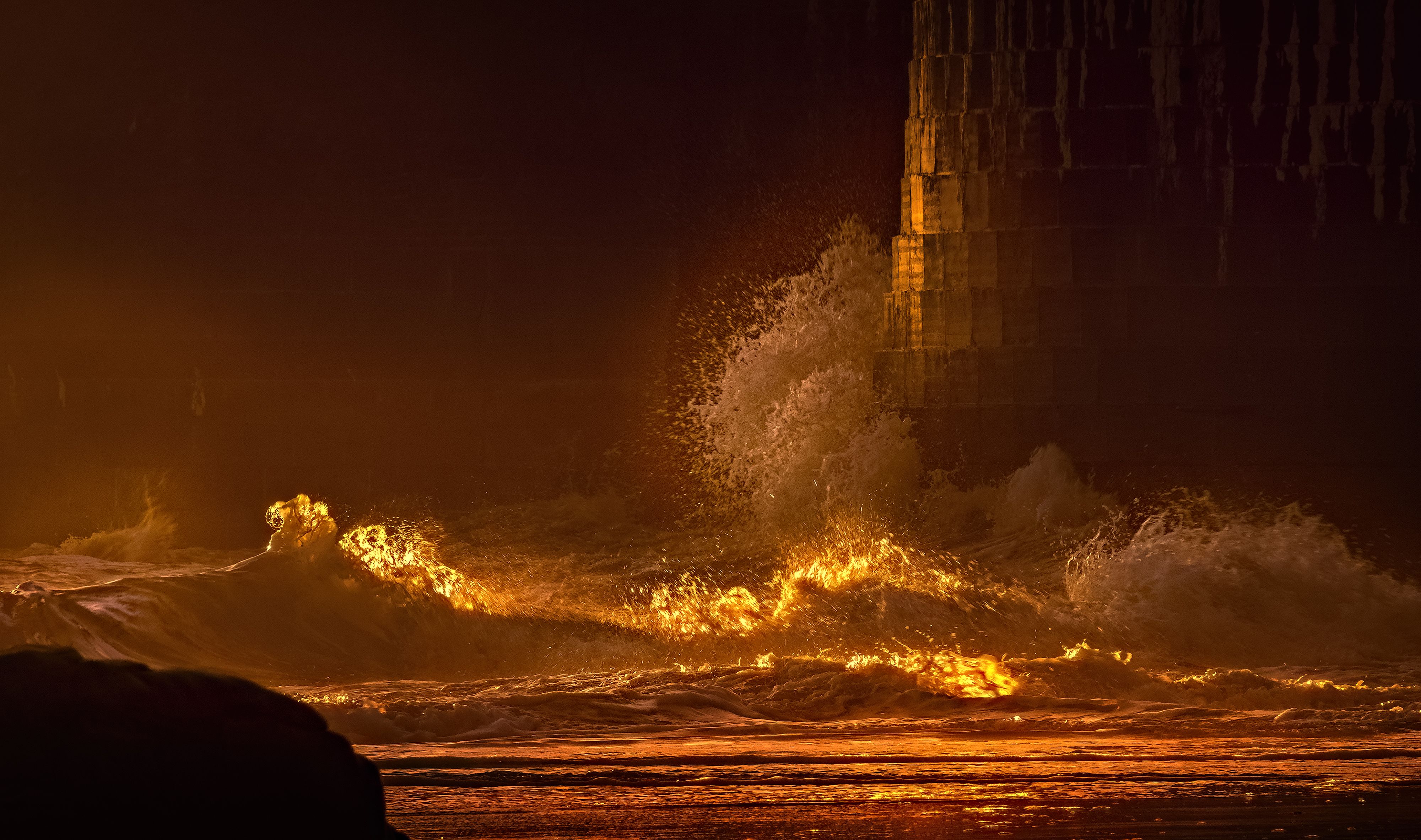 Waves Crushing on Rocks on Sea Shore at Sunset · Free Stock Photo