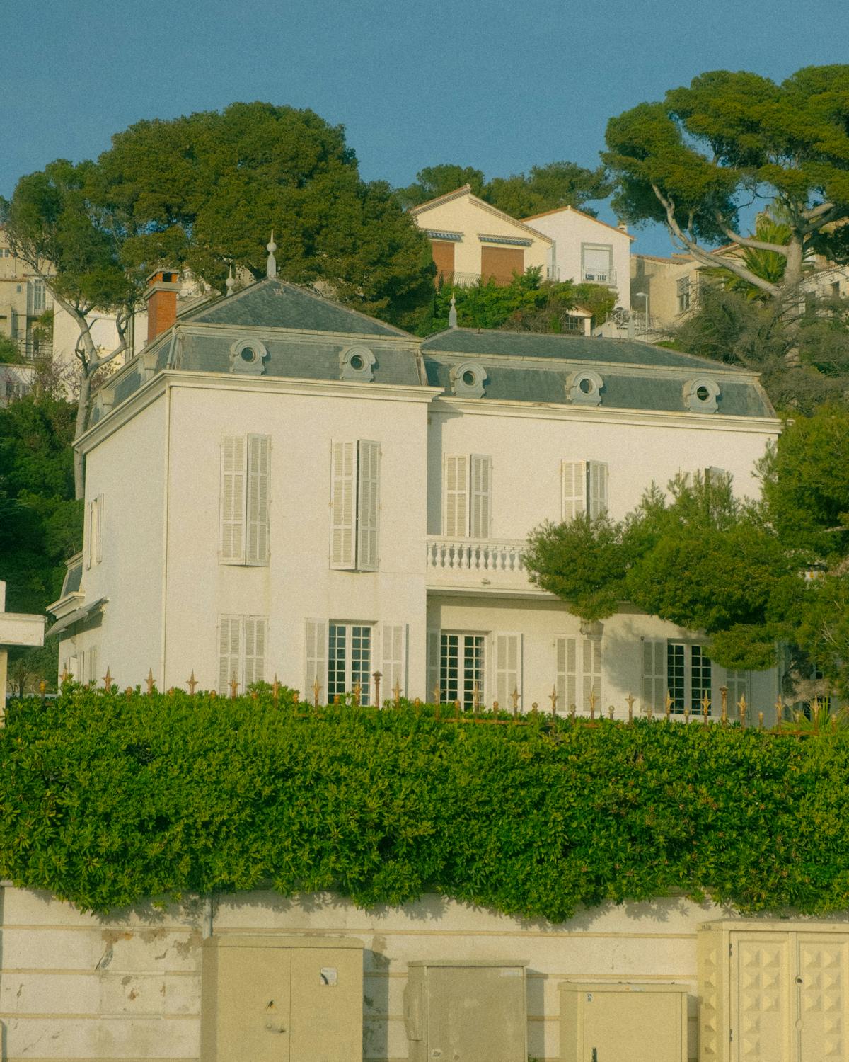 Residential Mansion Roof Photos, Download The BEST Free Residential ...