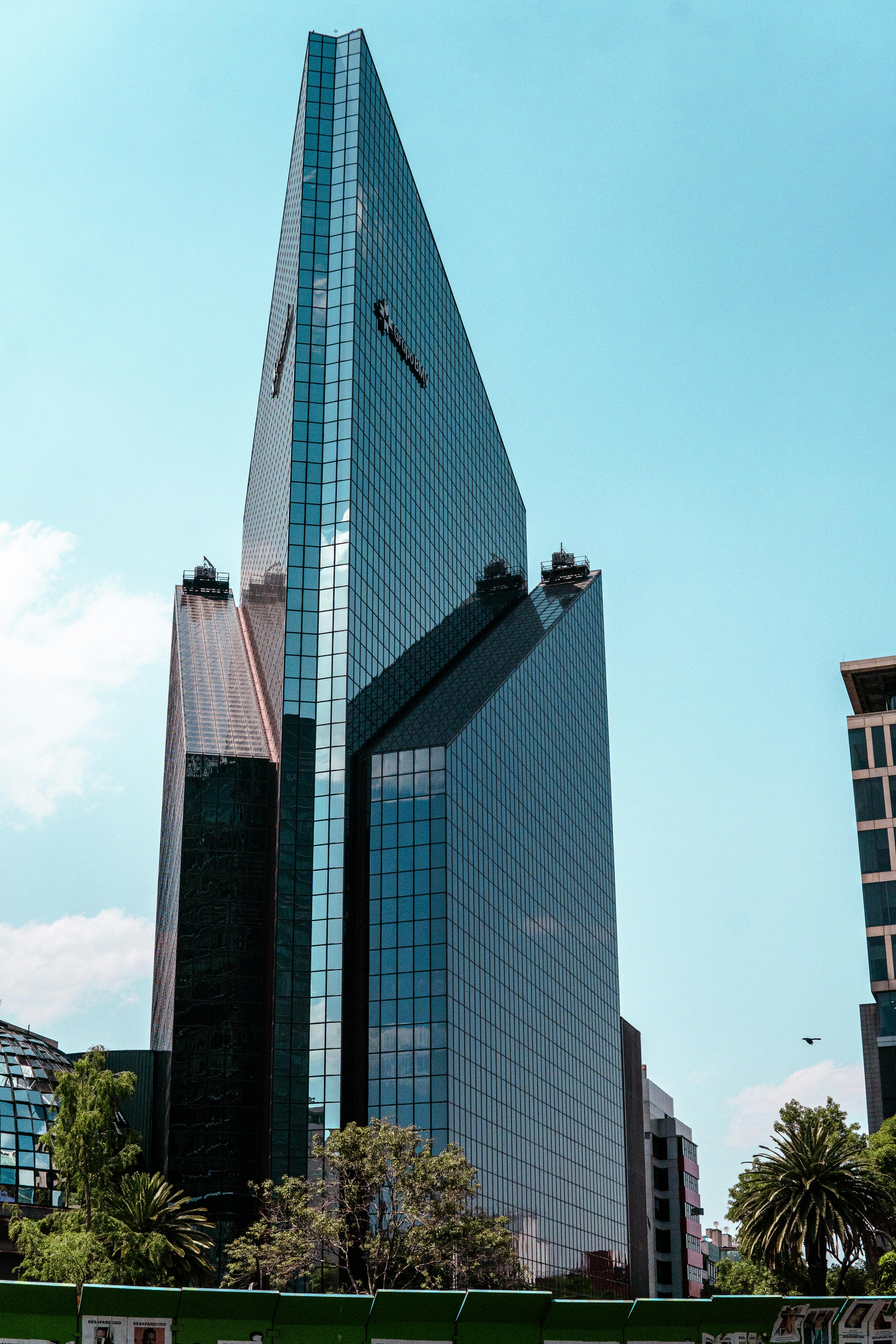 A tall building with a large glass roof · Free Stock Photo