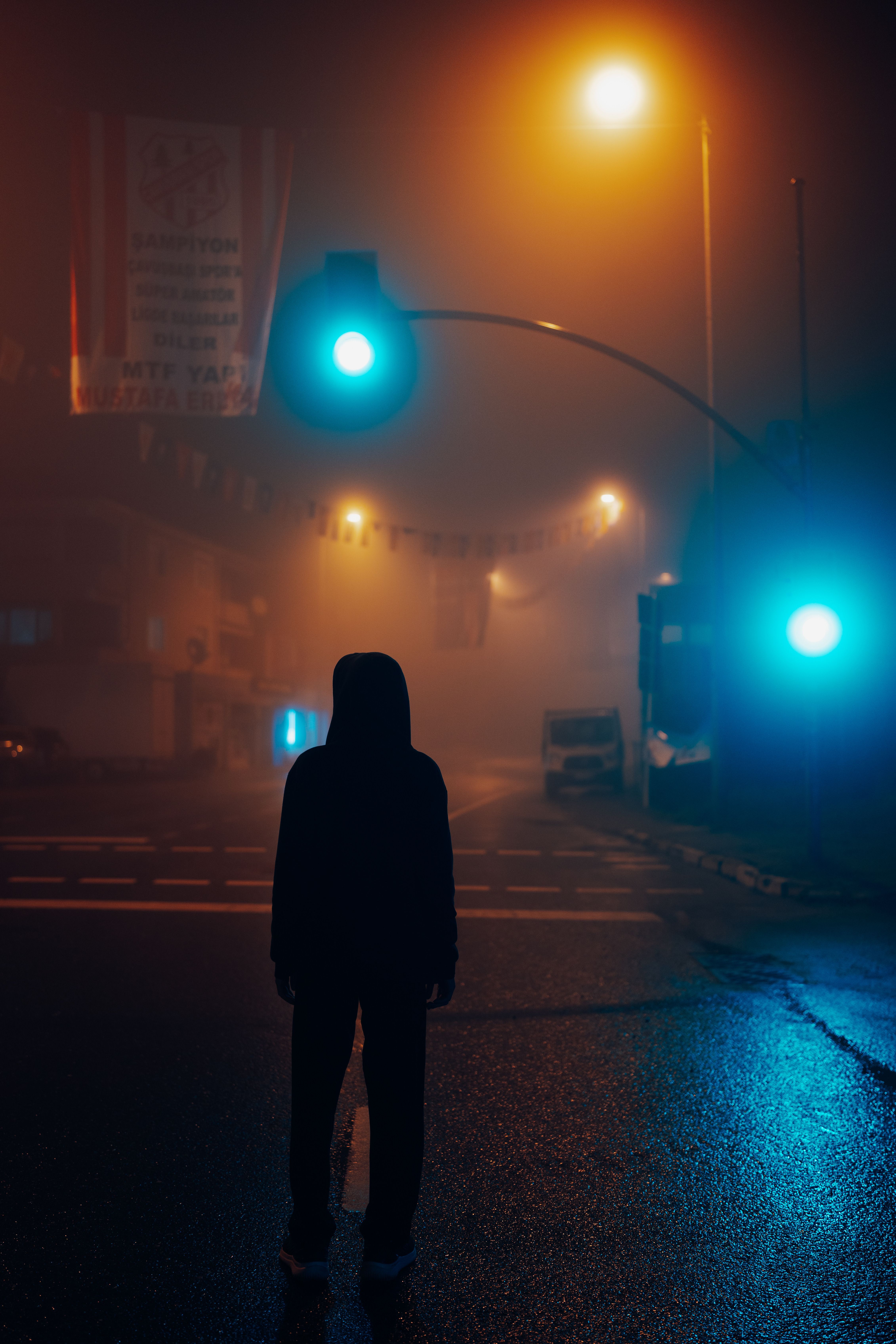 A person standing in the middle of a street at night · Free Stock Photo
