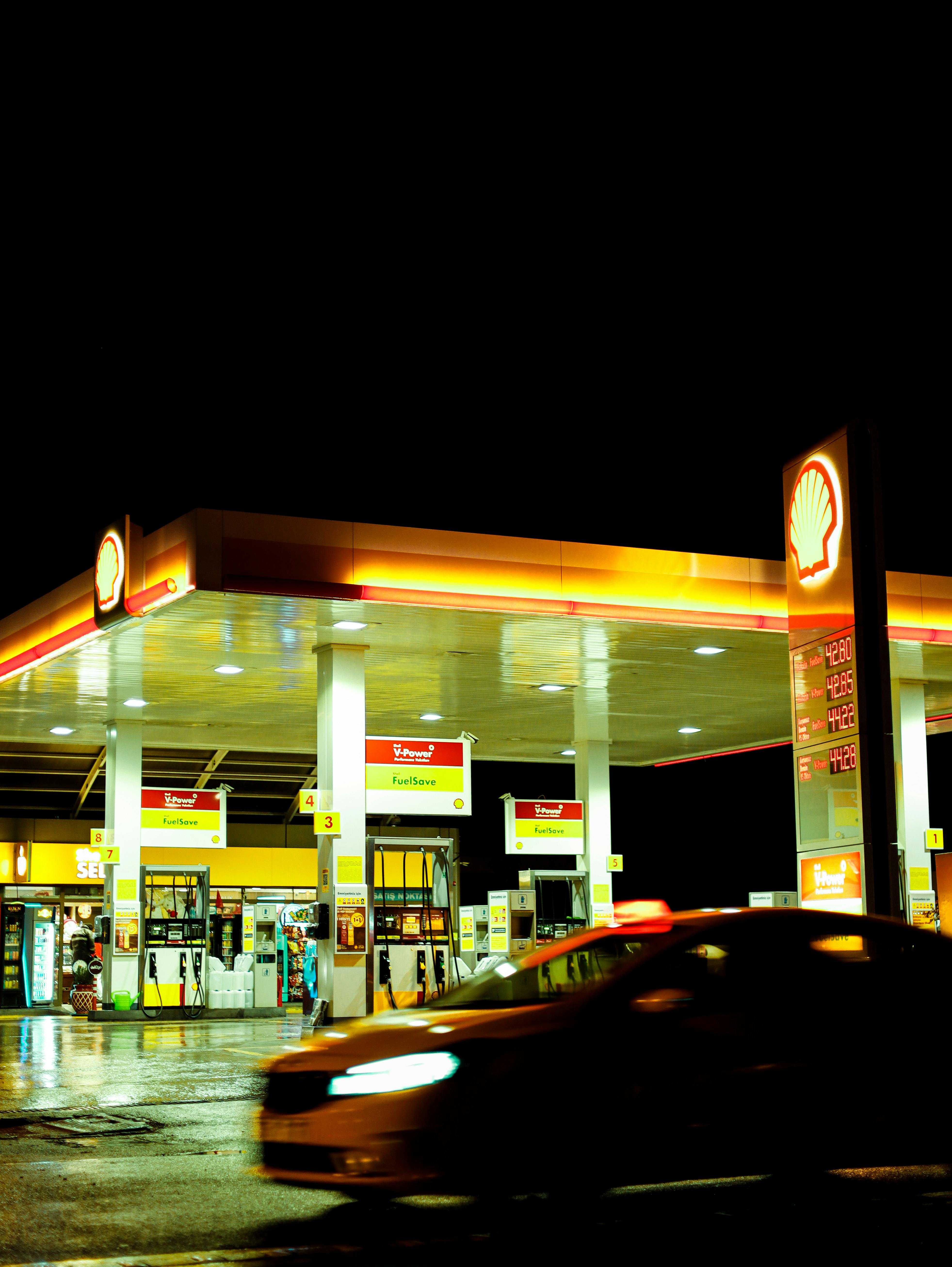 Shell Fuel Station · Free Stock Photo