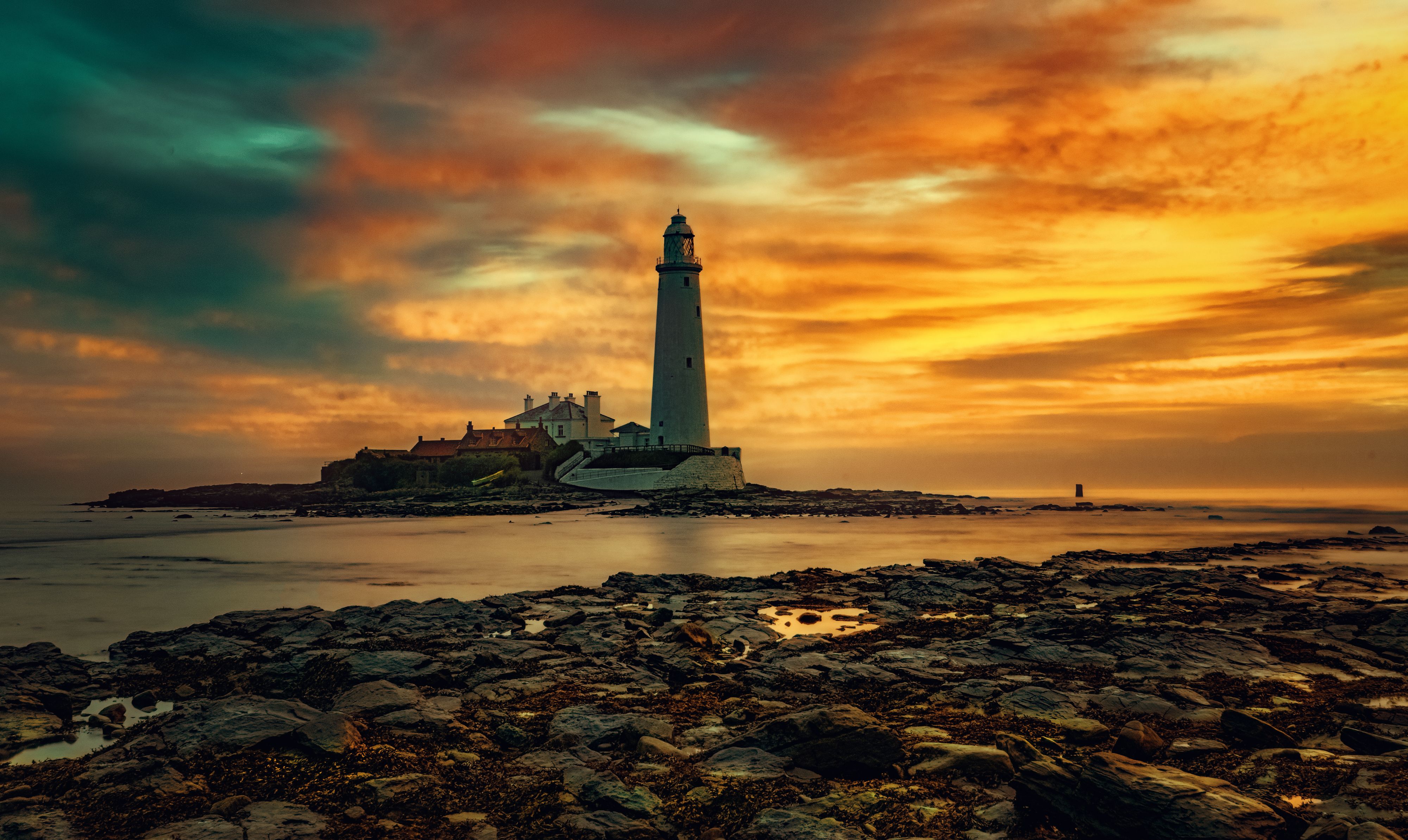 Sunset over St Marys Lighthouse in England · Free Stock Photo
