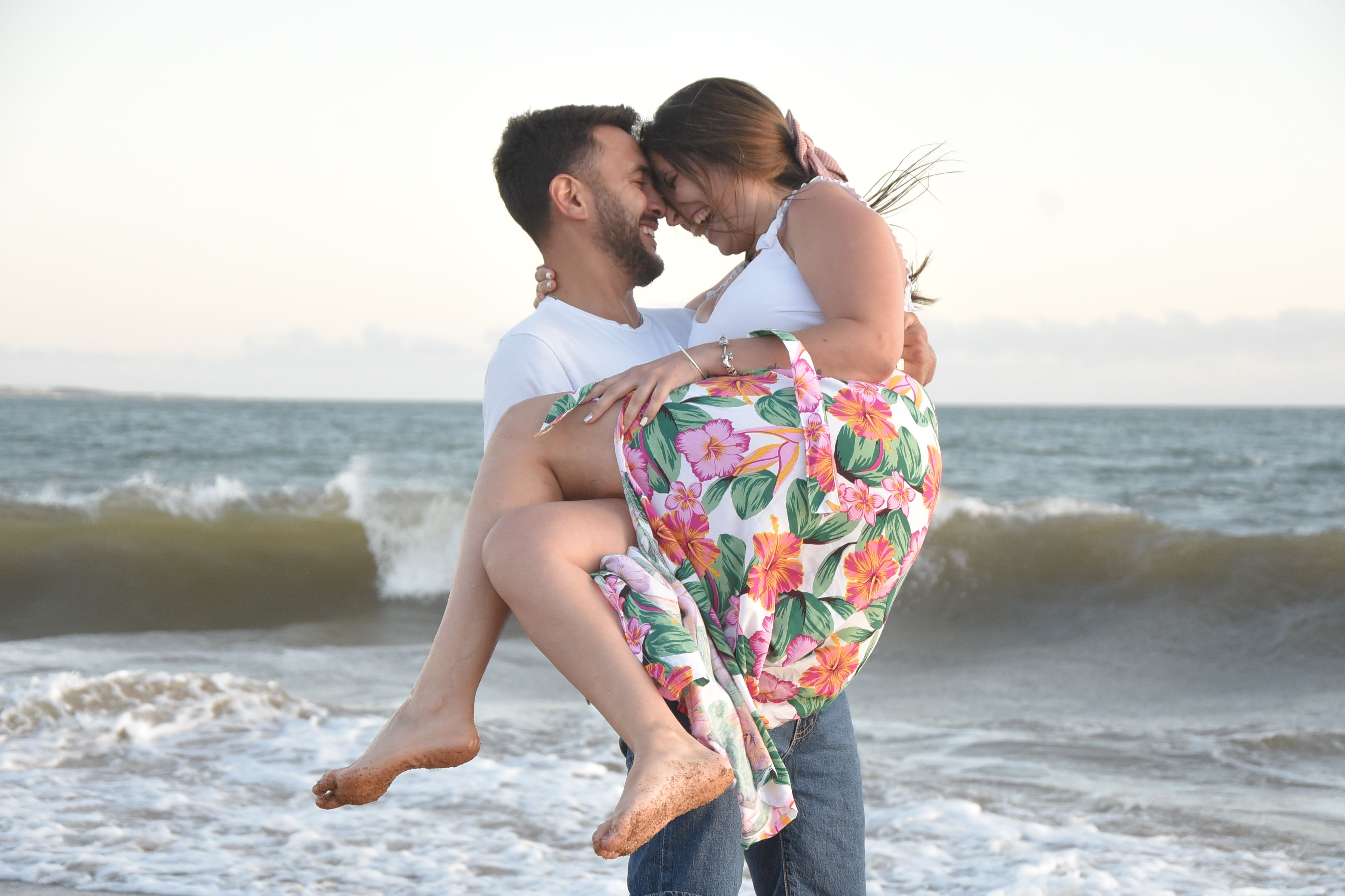 Foto de stock gratuita sobre @al aire libre, abrazar, adultos jovenes ...