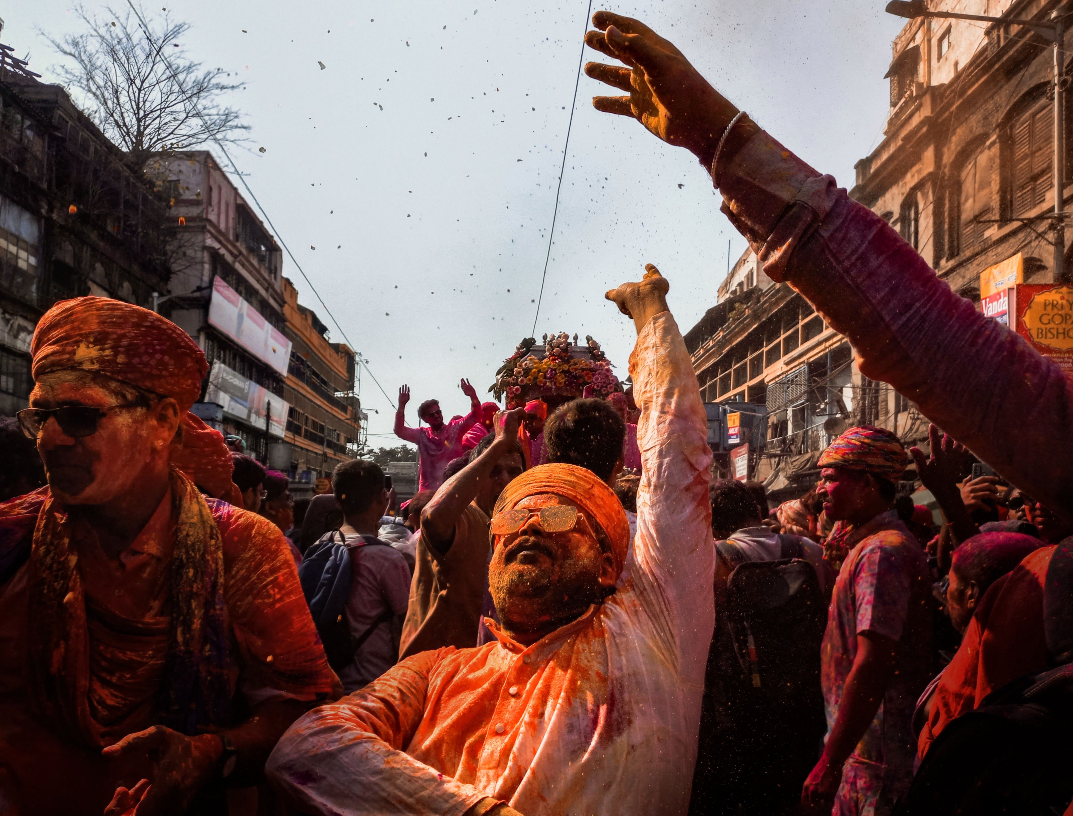 Crowd Playing in Festival of Color in India · Free Stock Photo