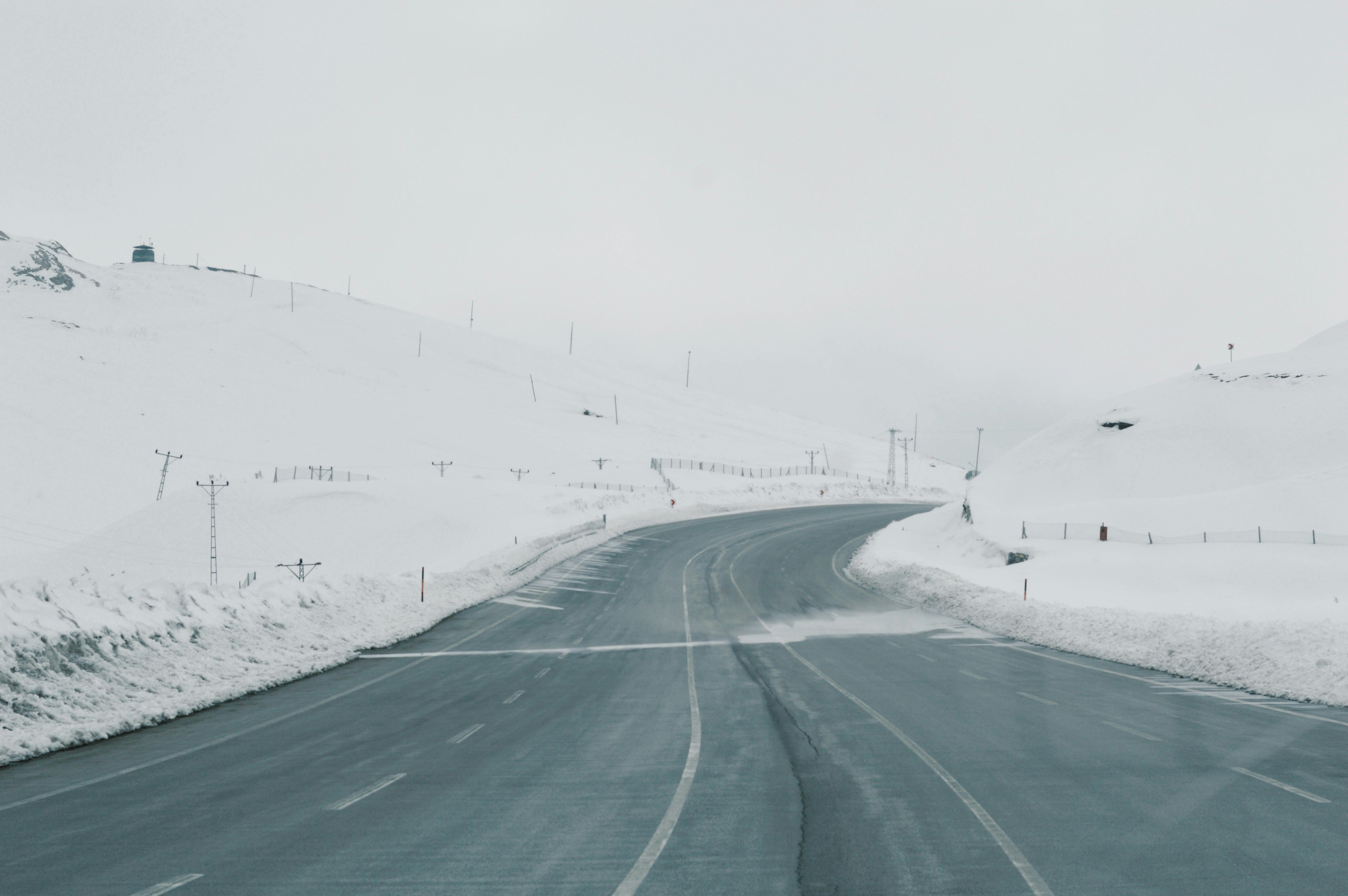 Road With Snow · Free Stock Photo