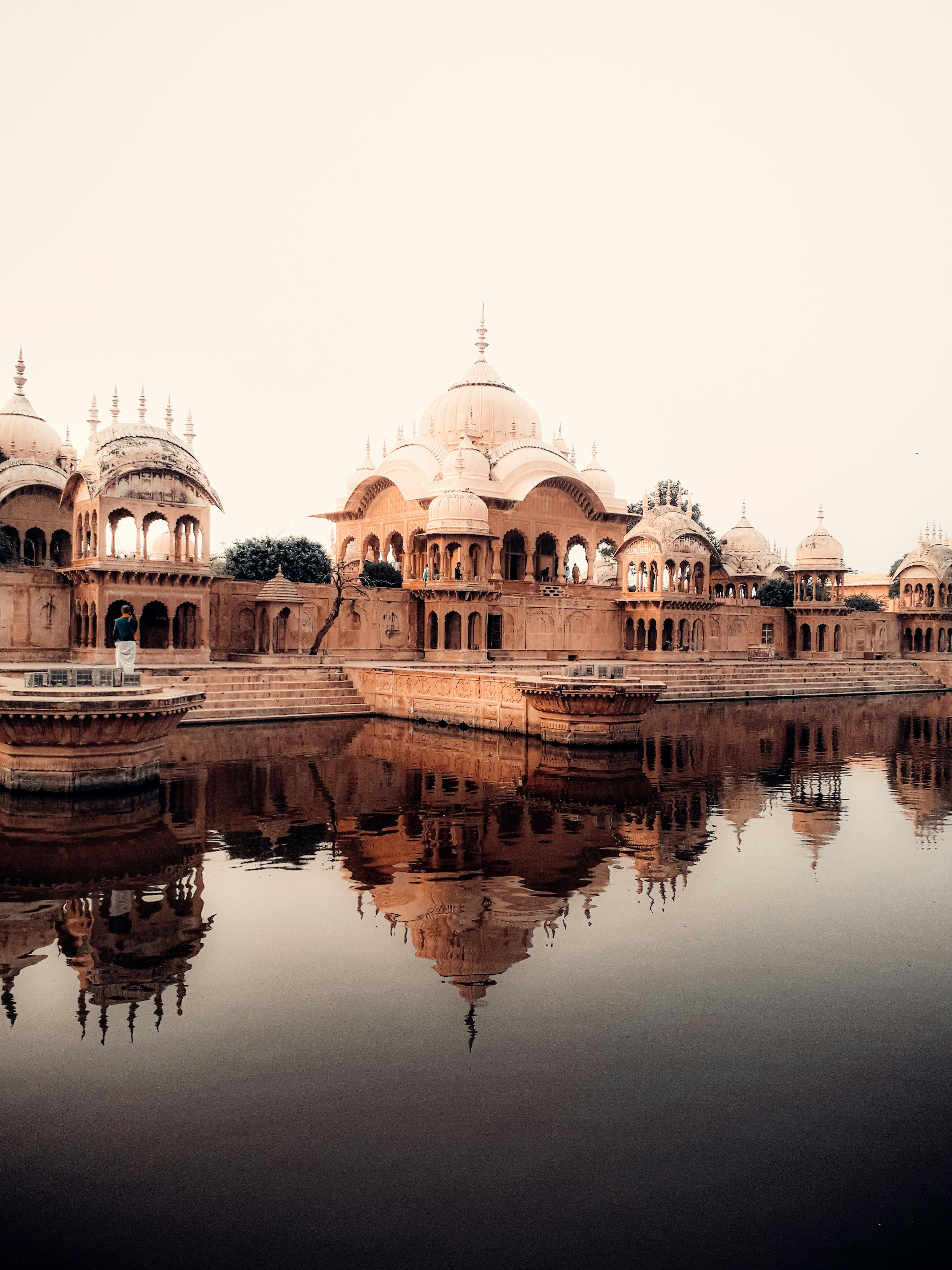 Ghat of Kusum Sarovar · Free Stock Photo