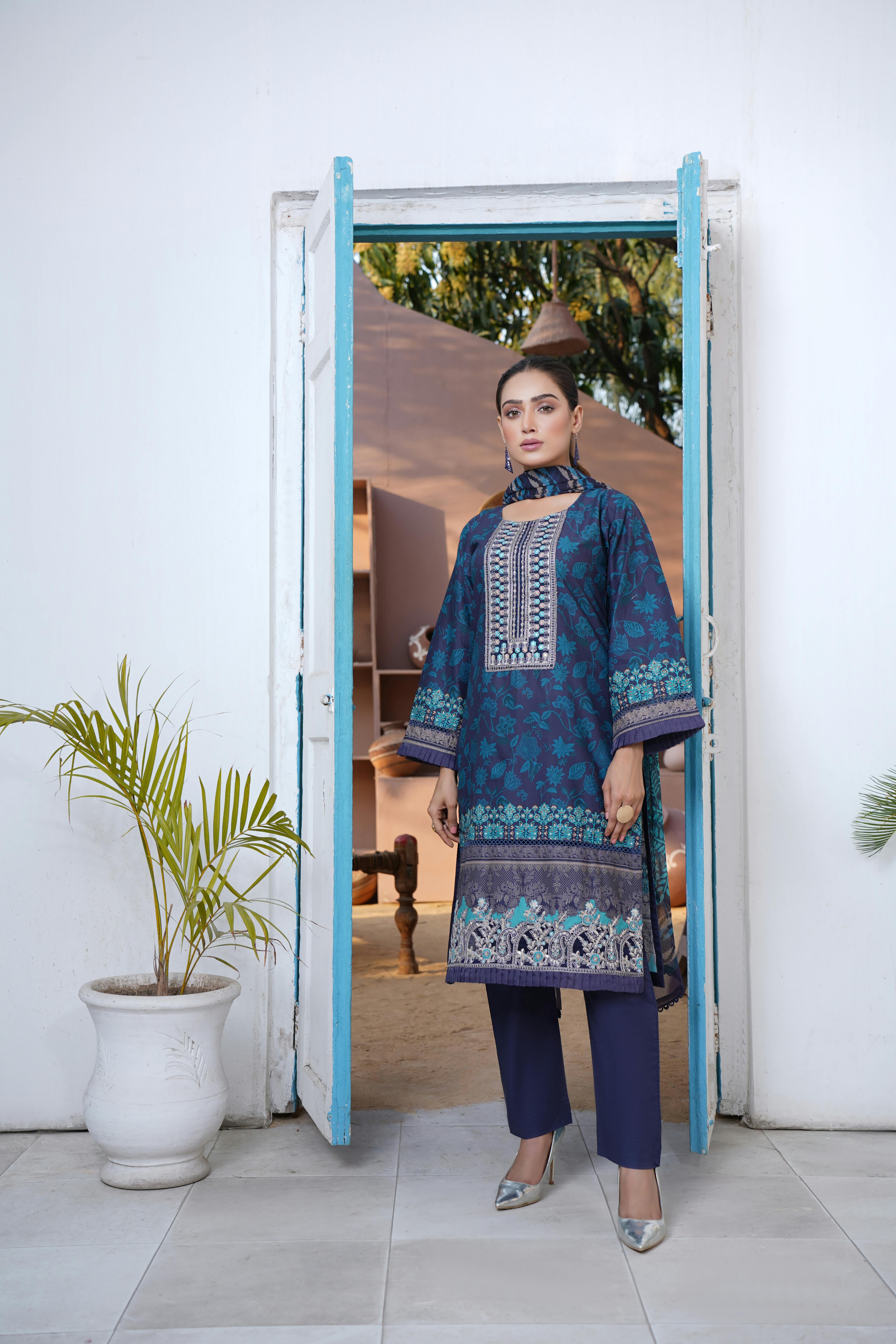 Modern Pakistani Woman Photos, Download The BEST Free Modern Pakistani ...