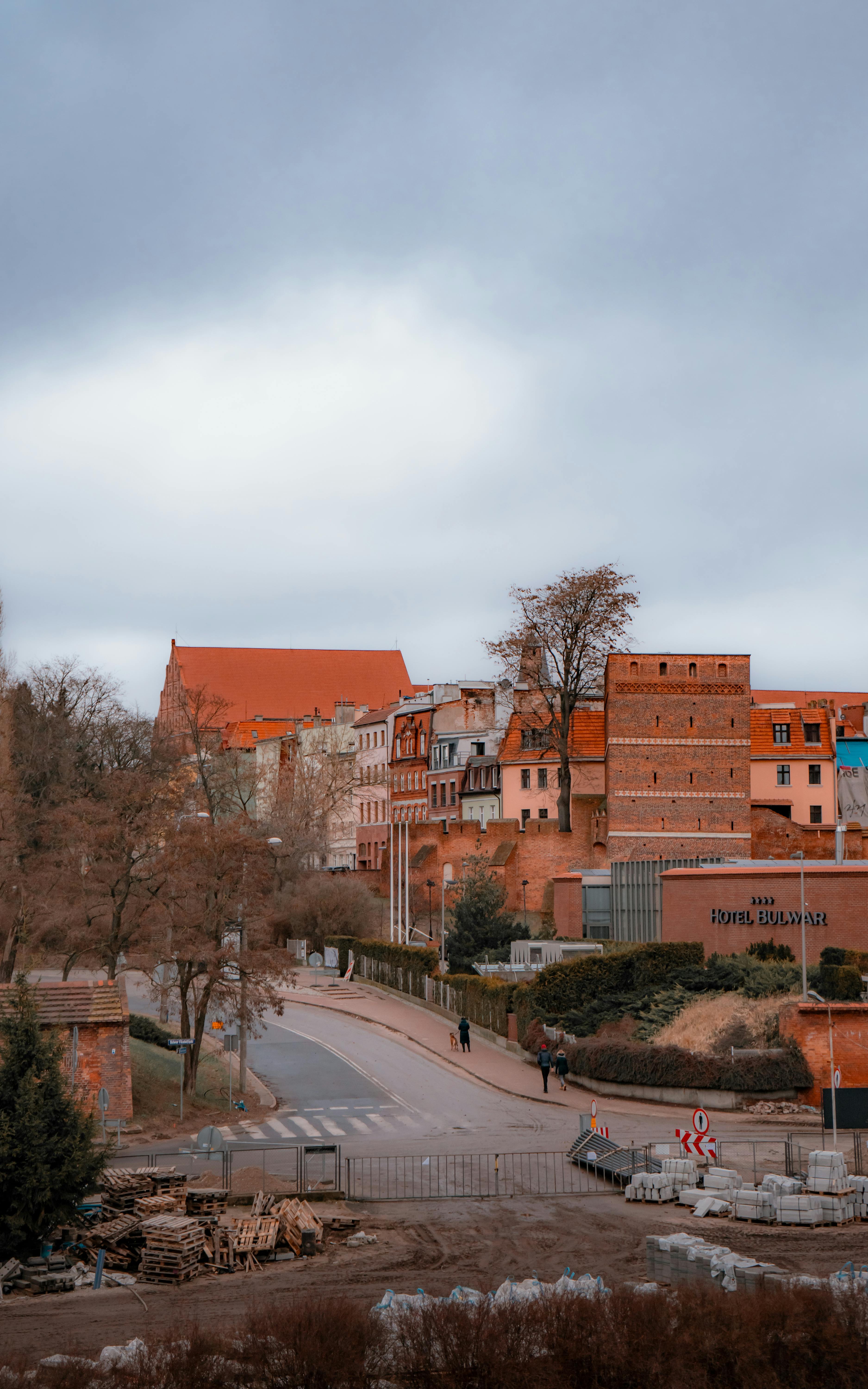 Old brick building · Free Stock Photo