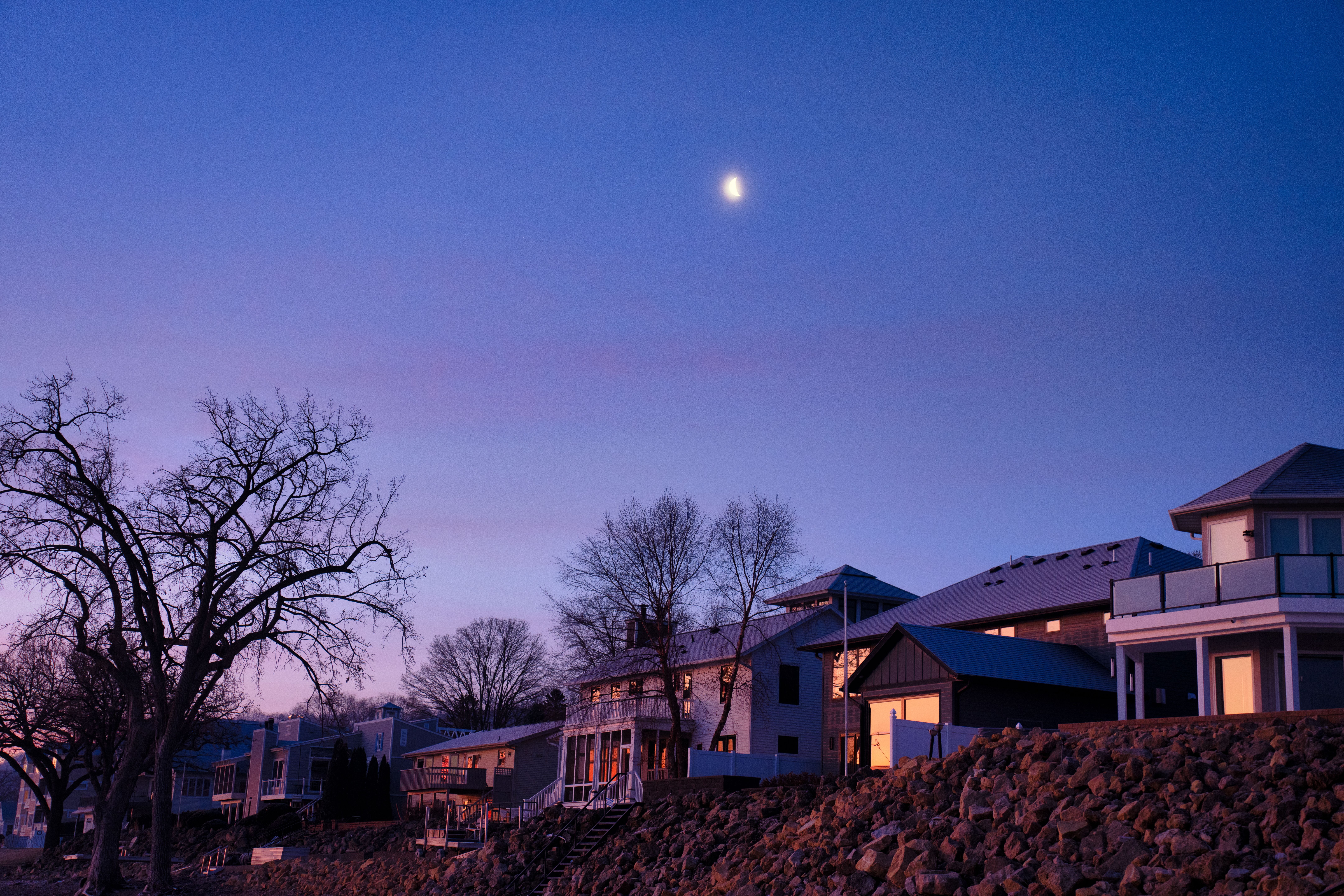 Moon in Clear Sky over Houses in Neighborhood · Free Stock Photo