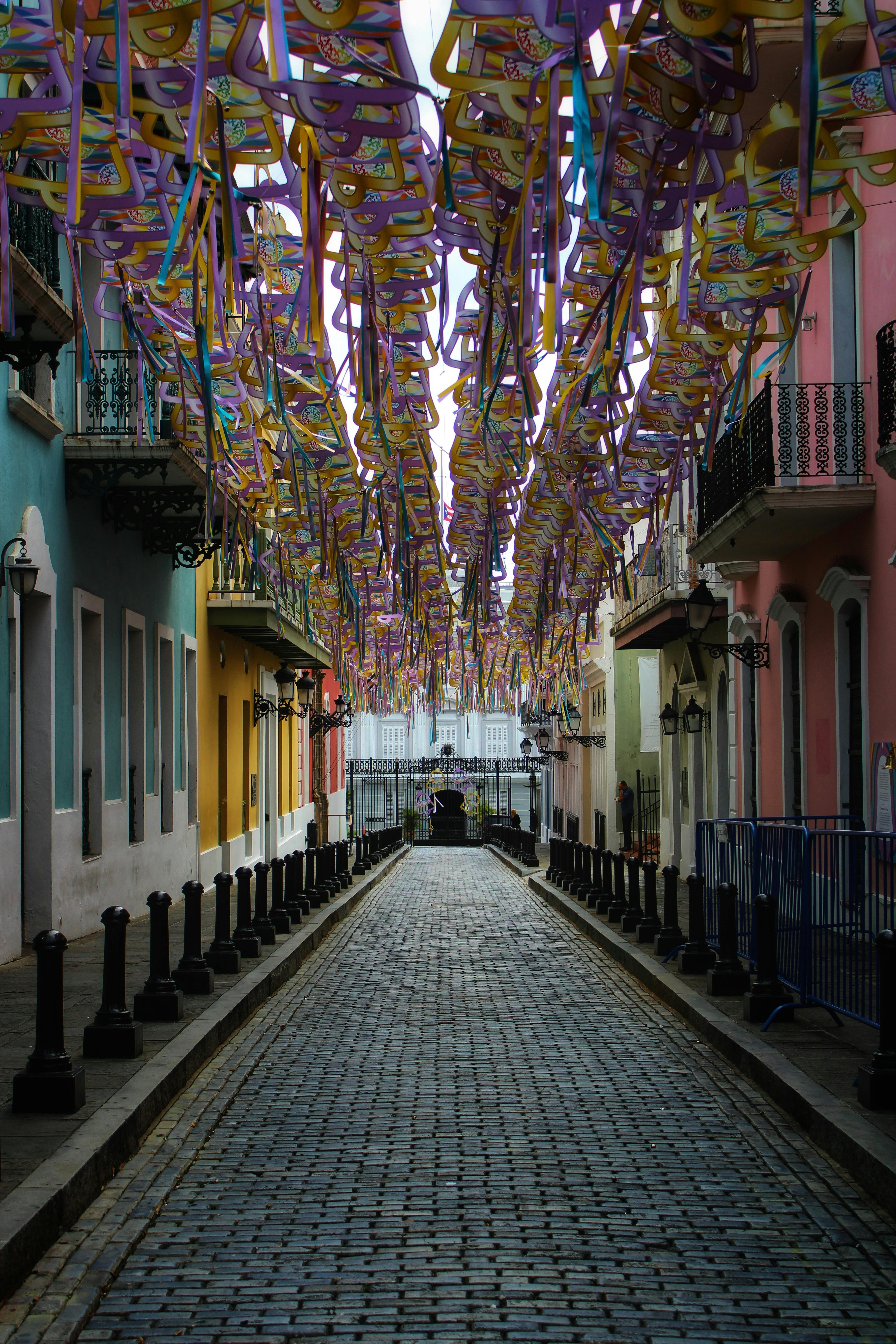 Foto de stock gratuita sobre ciudad, ciudades, colgando, decoración ...