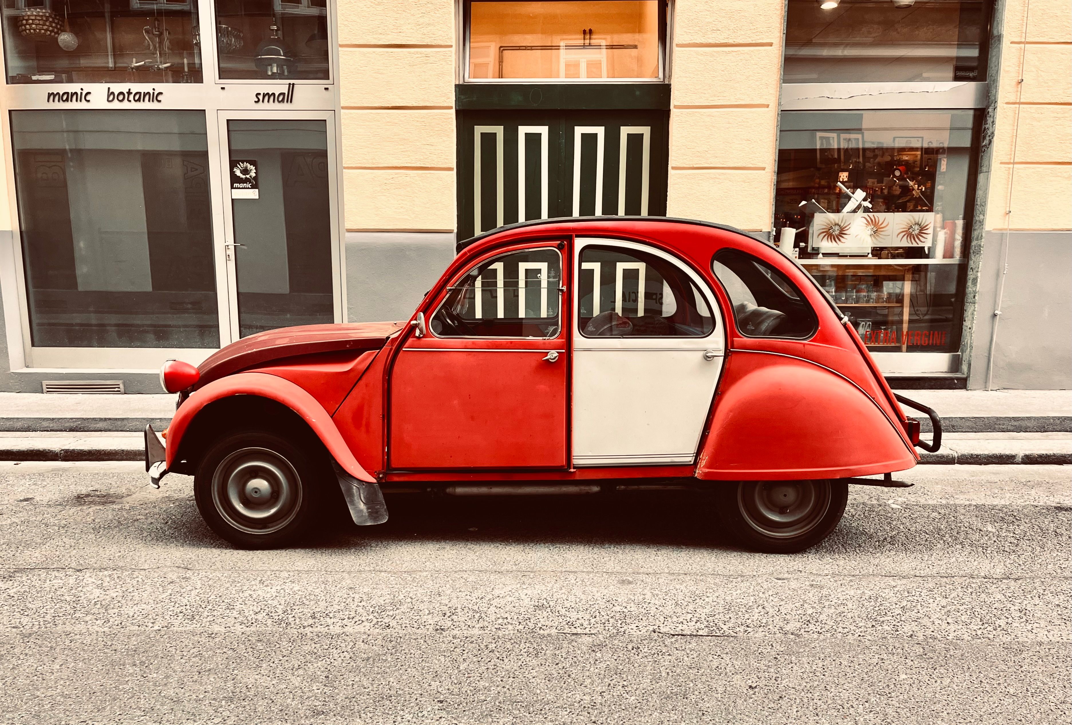 Classic Citroen 2CV on Street · Free Stock Photo