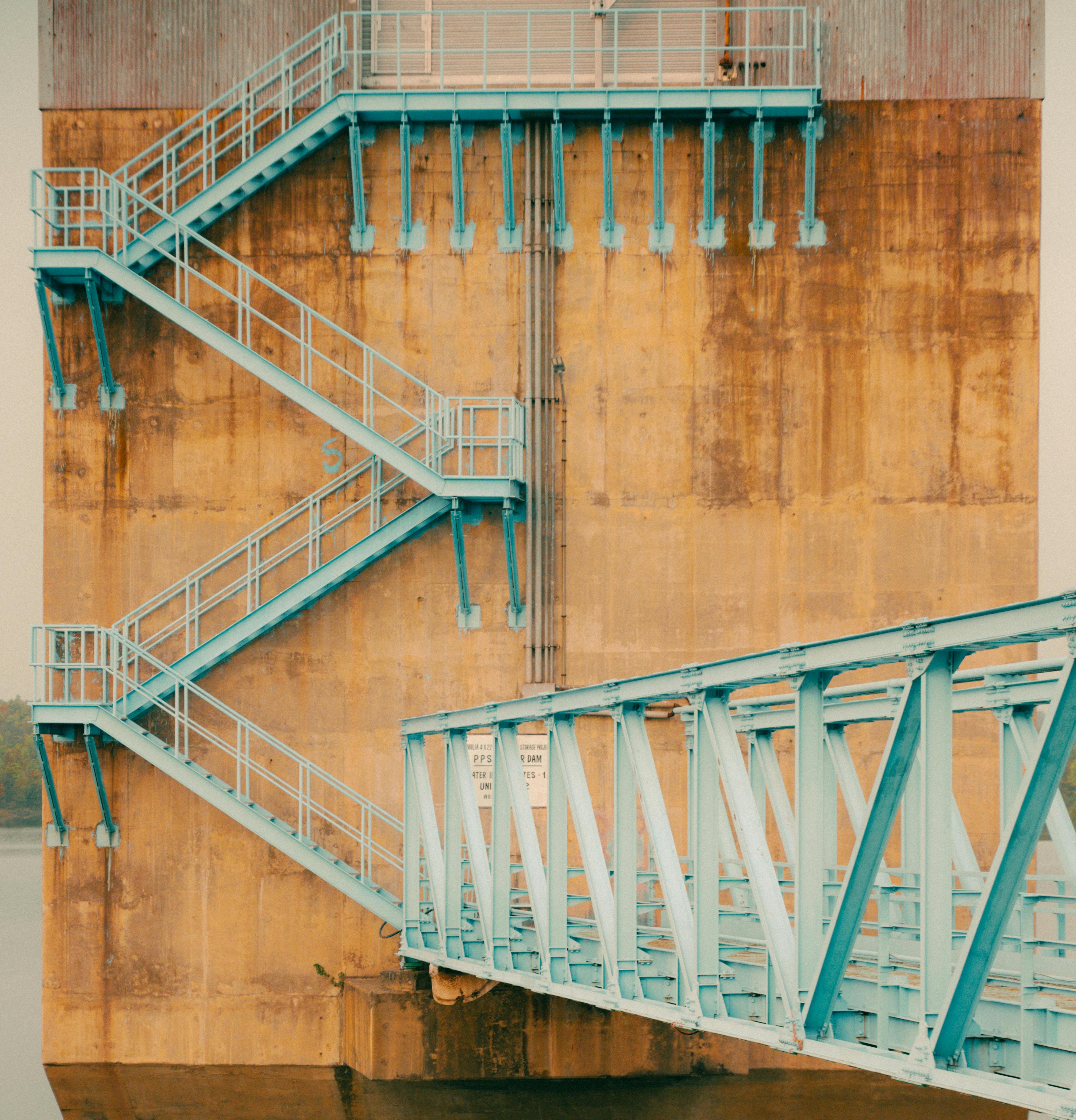 Footbridge and Stairs on Building Wall · Free Stock Photo