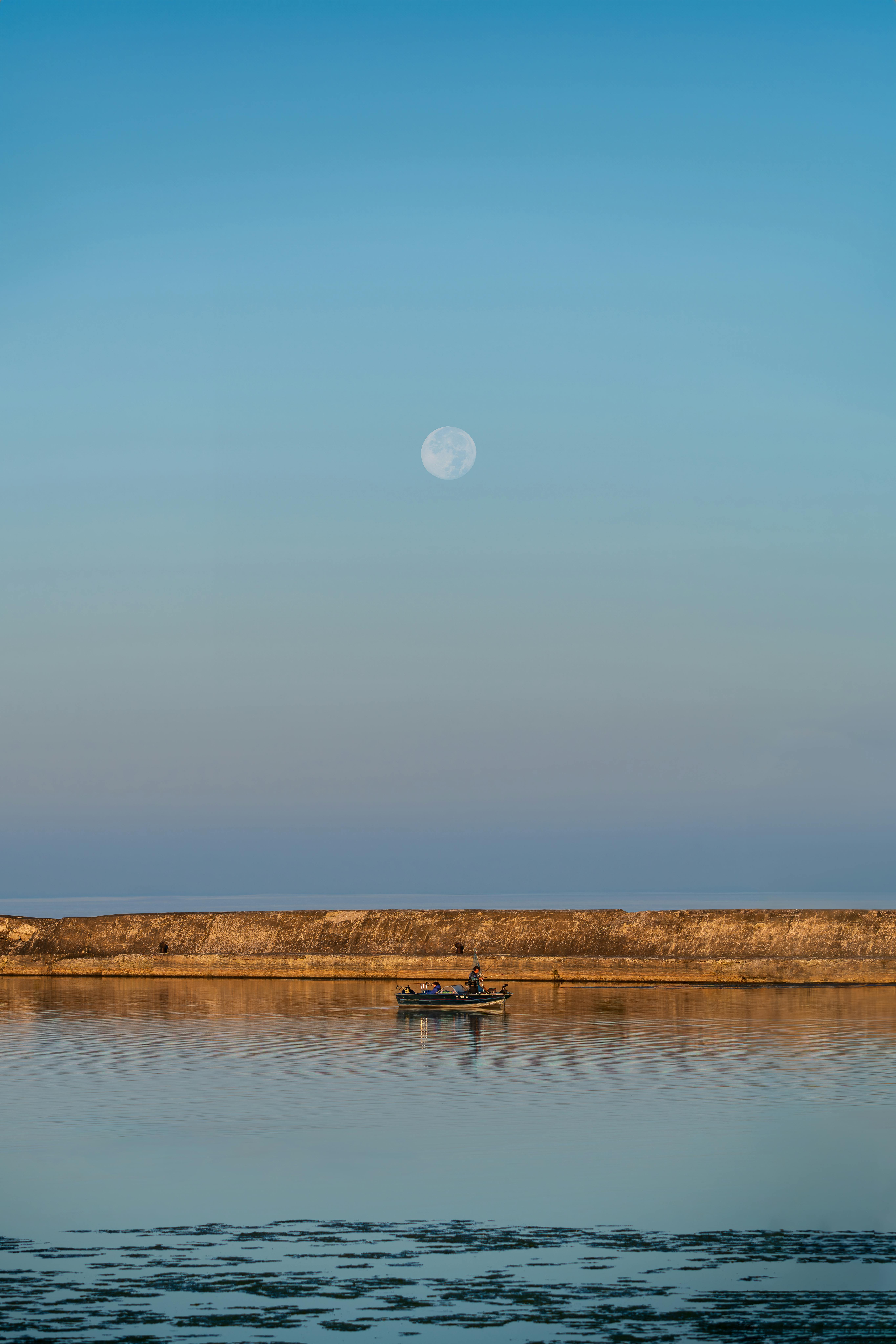 Super Moon over Lake Ontario (3x2, 70mm) · Free Stock Photo