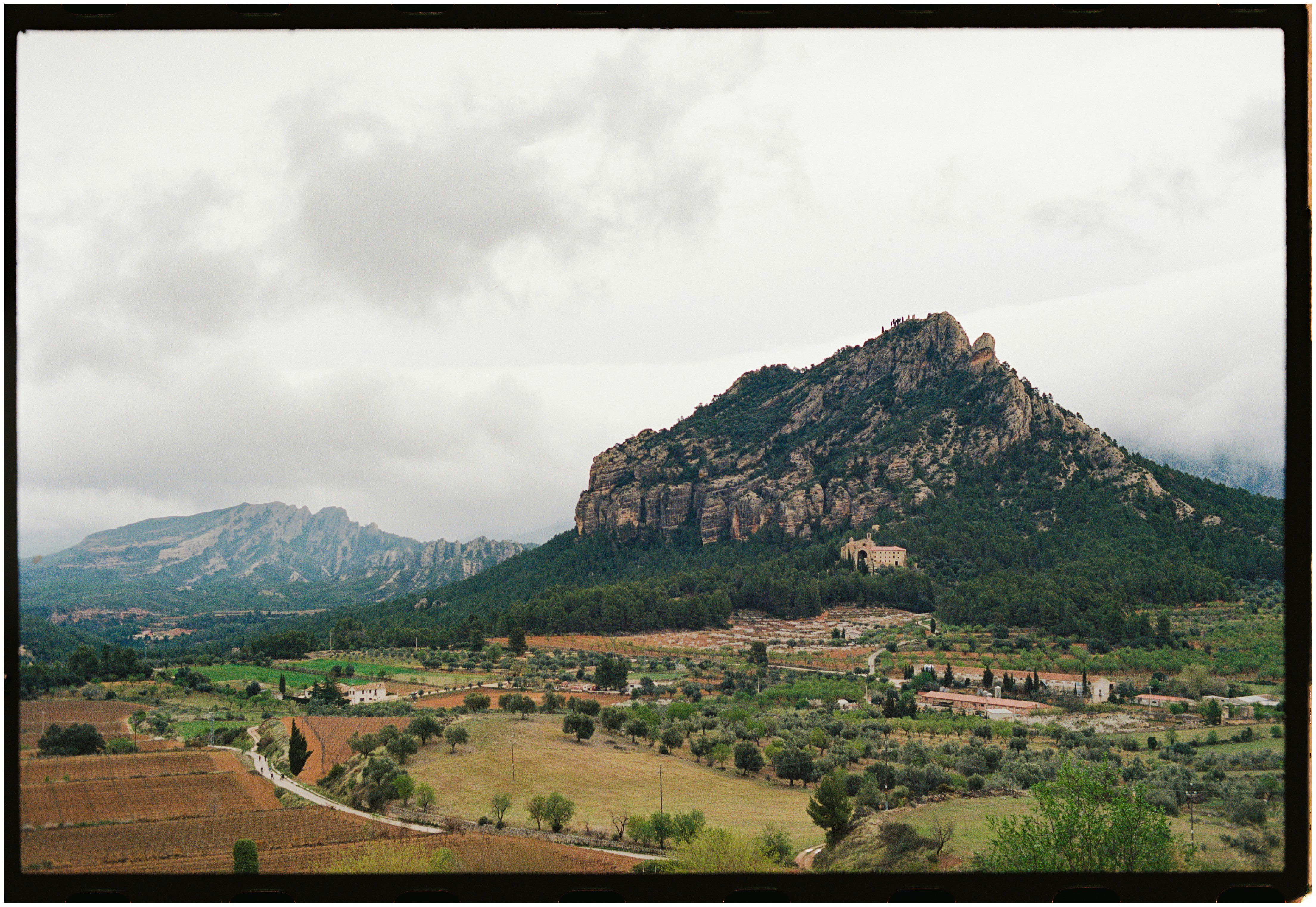 A view of a mountain range and a valley · Free Stock Photo