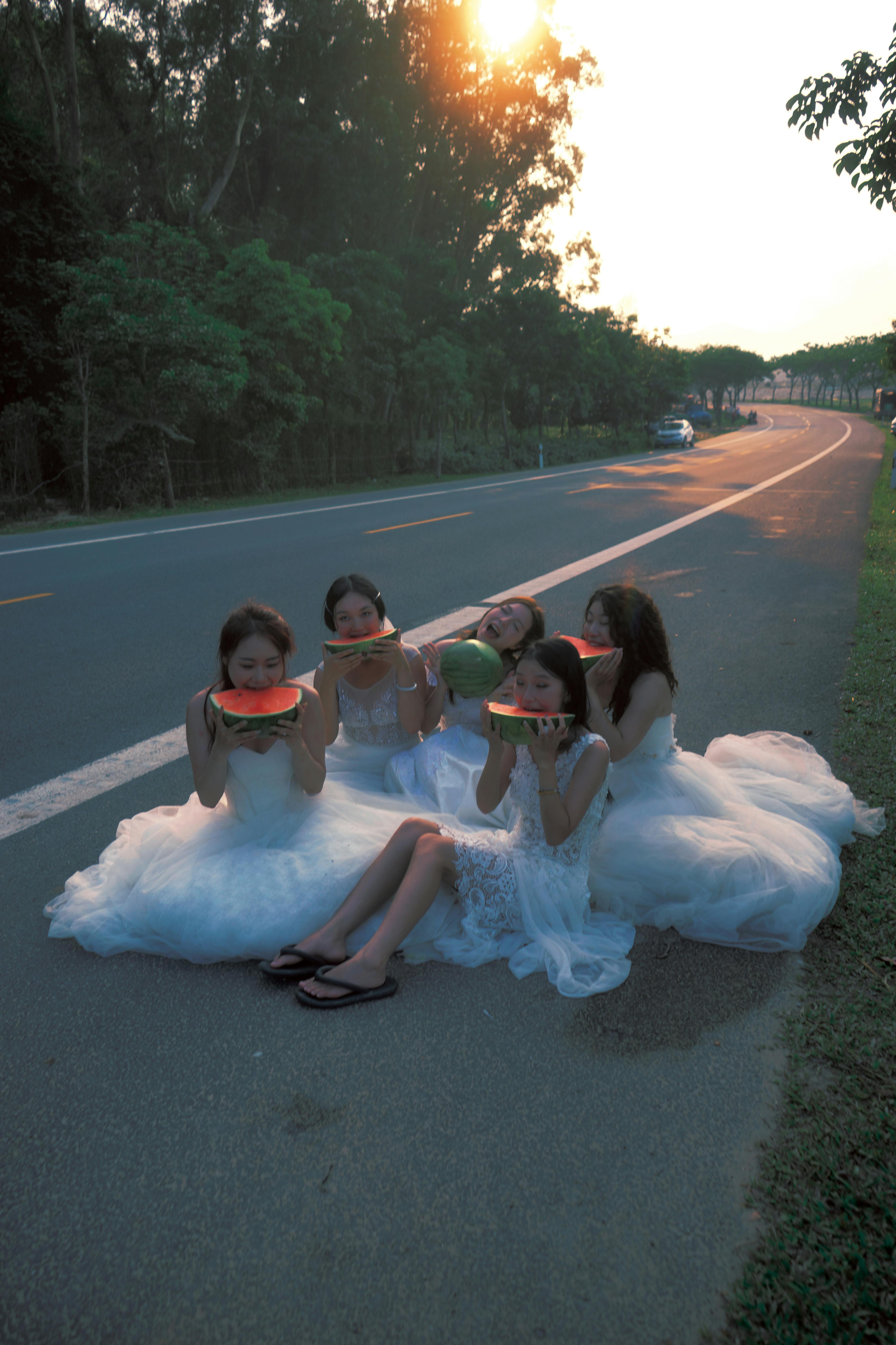 Bubbling Brides: How To Create Picture-Perfect Wedding Bubbles