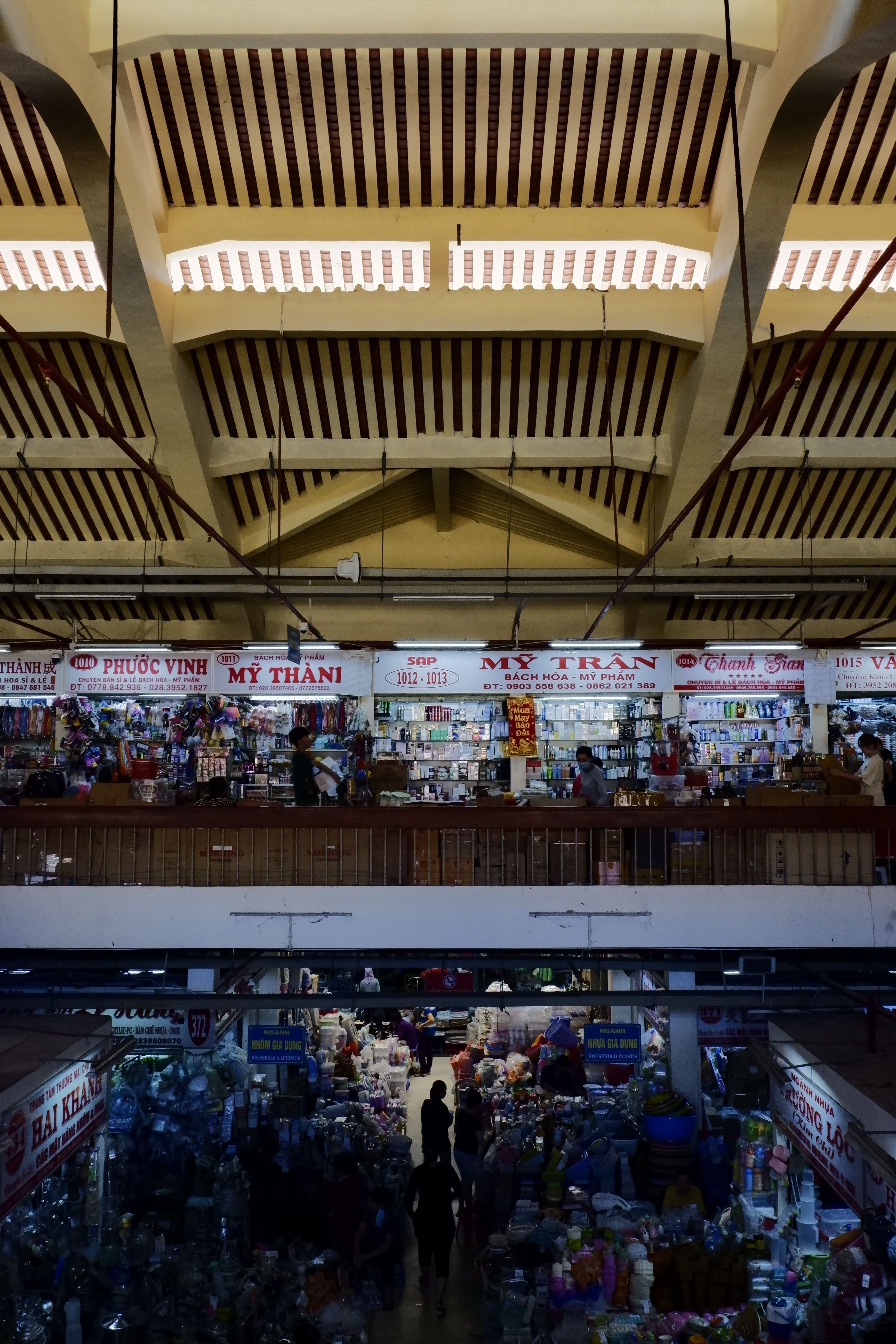 A Gallery in a Shopping Mall · Free Stock Photo