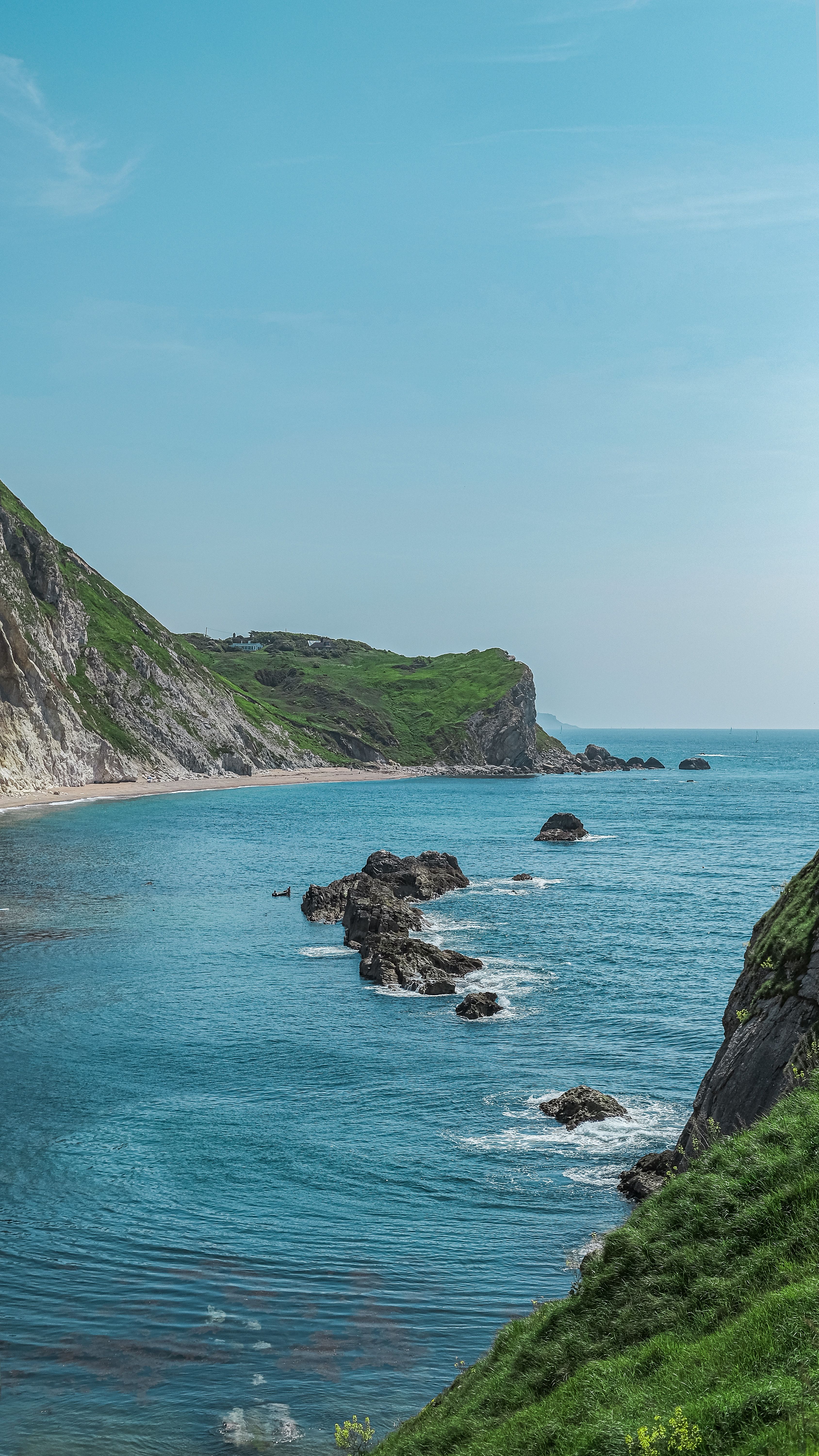 Rocky slope on coast of bay · Free Stock Photo
