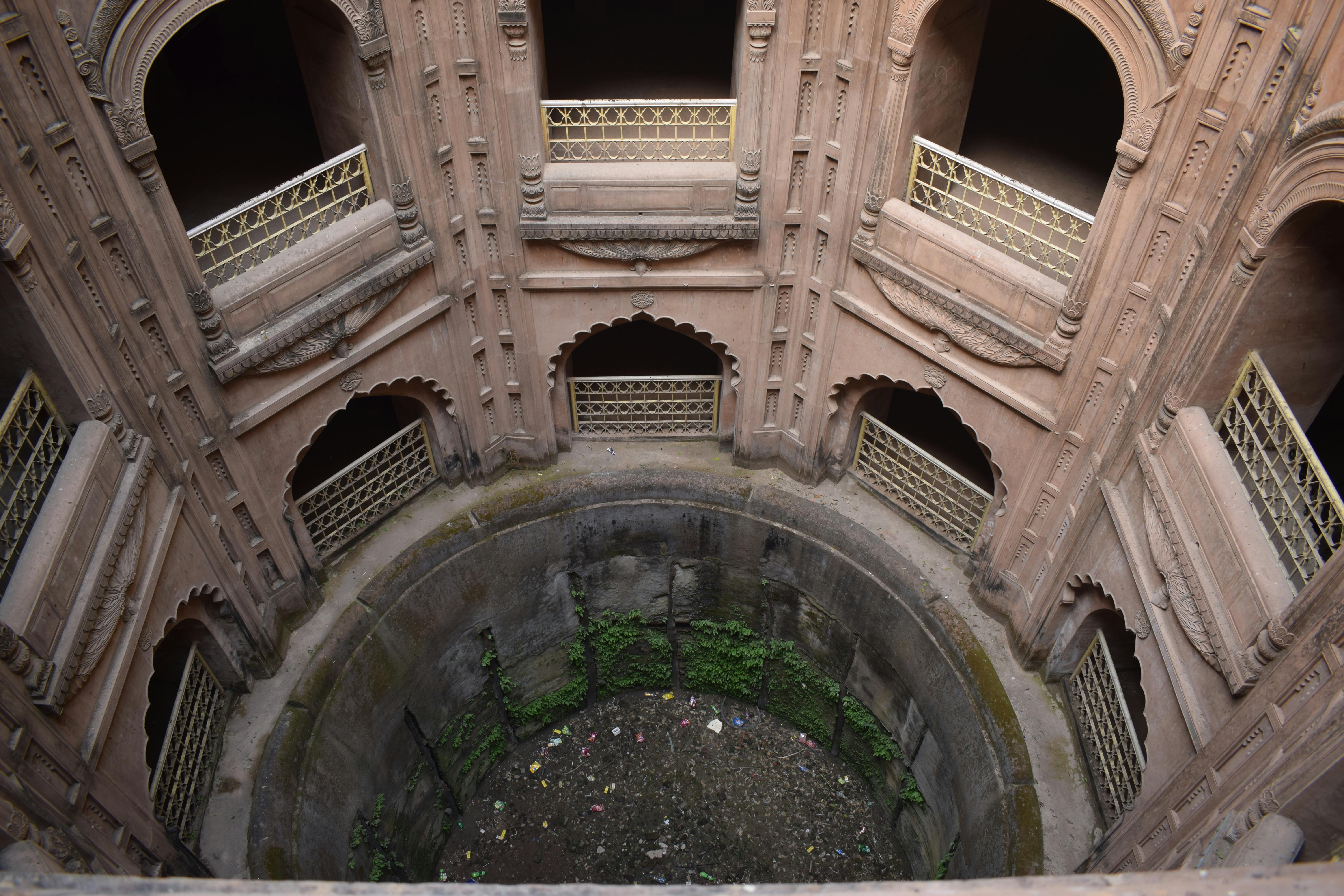 Well (Bada Imambara) · Free Stock Photo