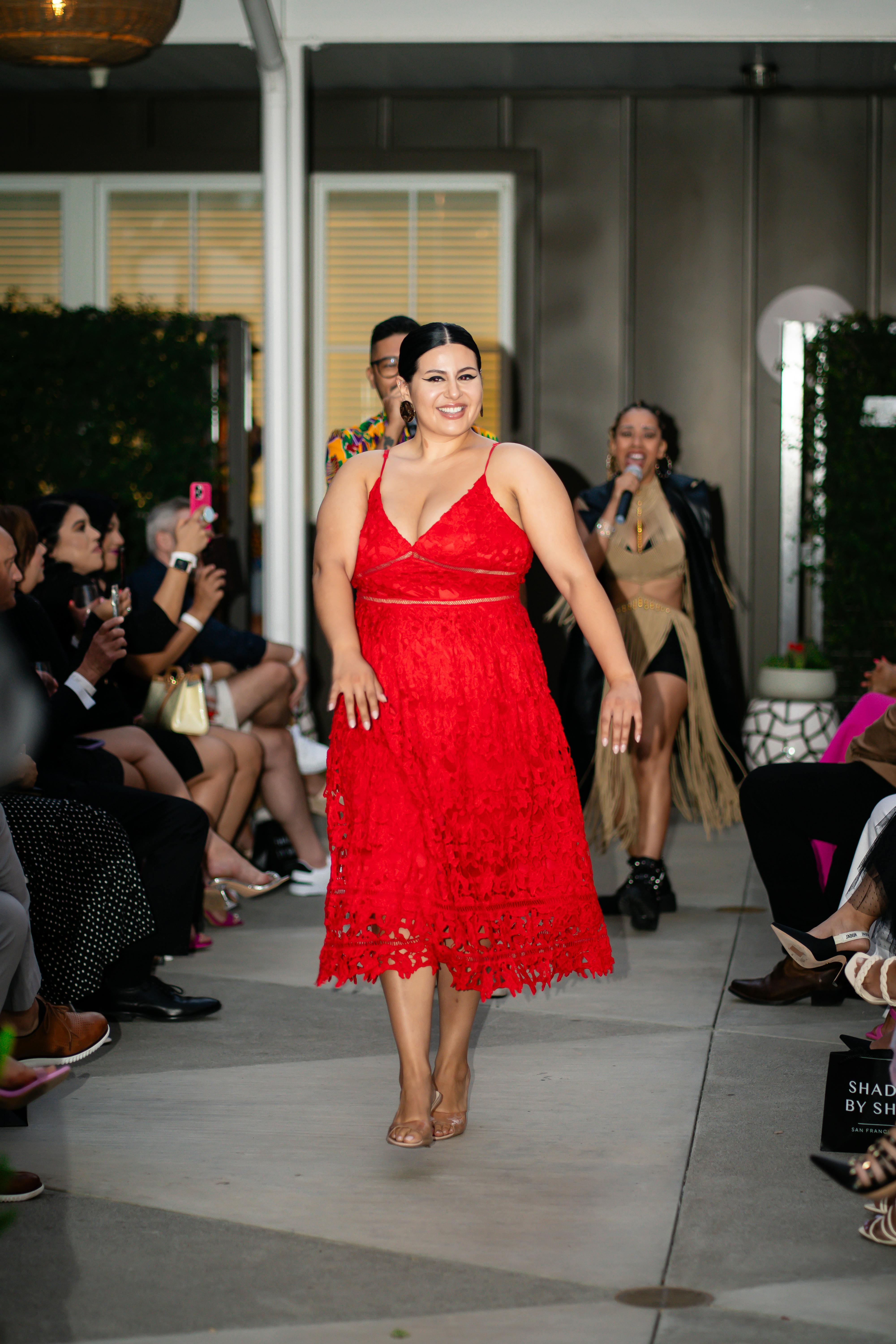 Ramp Walk Ramp Model On Stage Photos, Download The BEST Free Ramp Walk ...