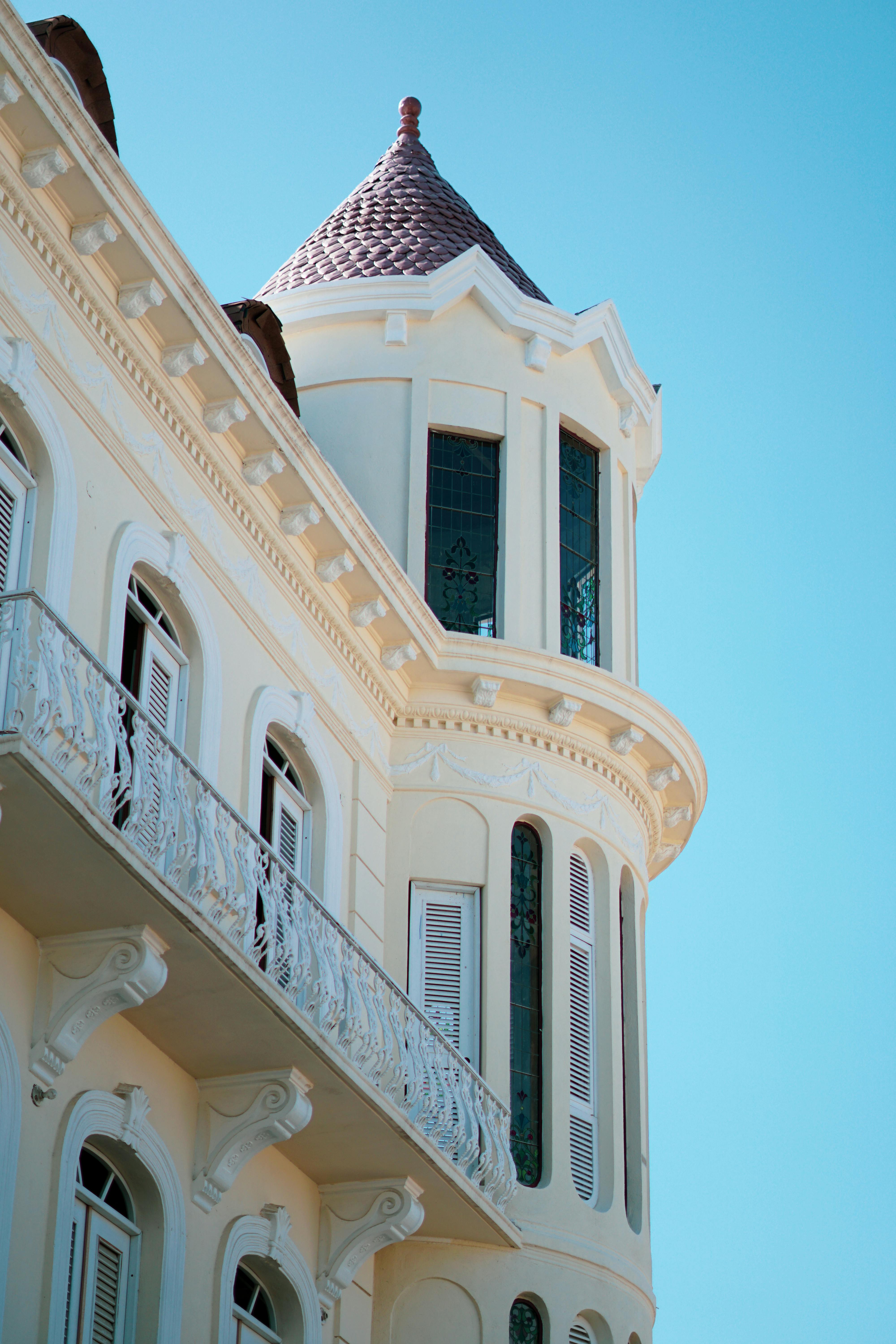 White Castle with Balcony, Windows and a Small Tower · Free Stock Photo