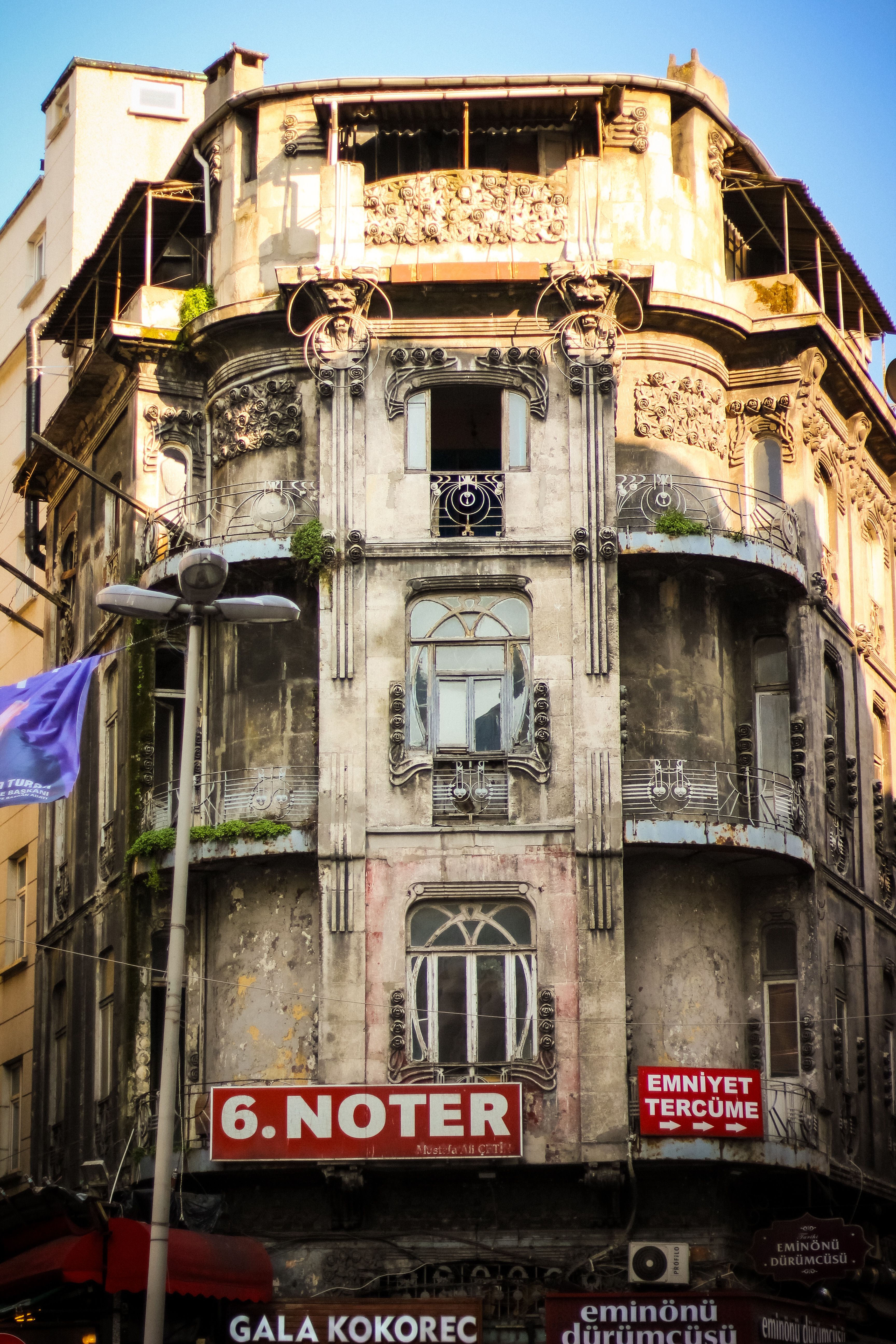 Wall of Building in Istanbul in Turkey · Free Stock Photo