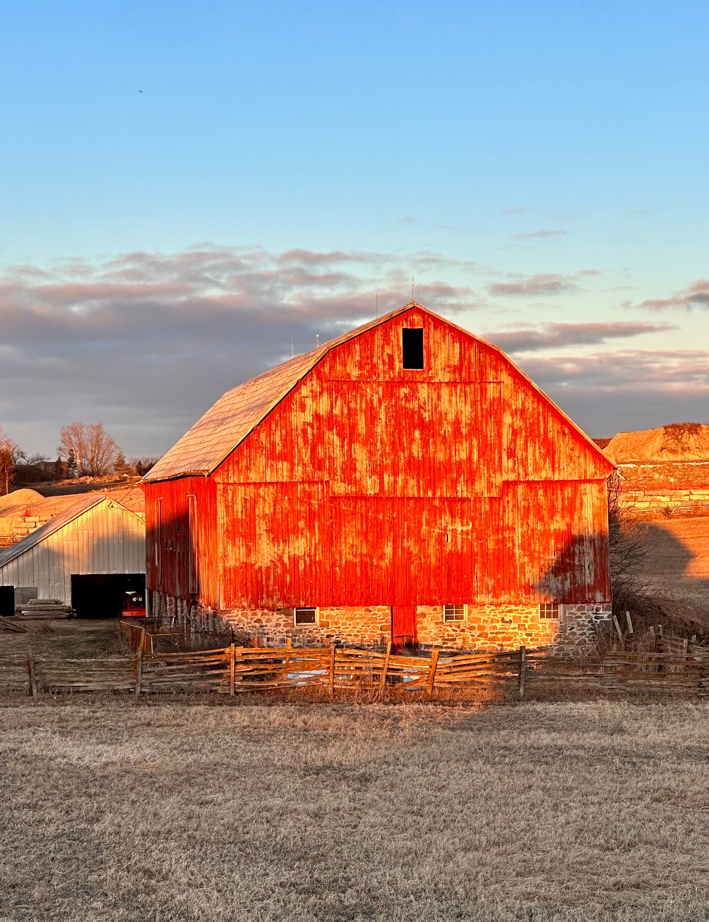 Barn at Farm at Sunset · Free Stock Photo