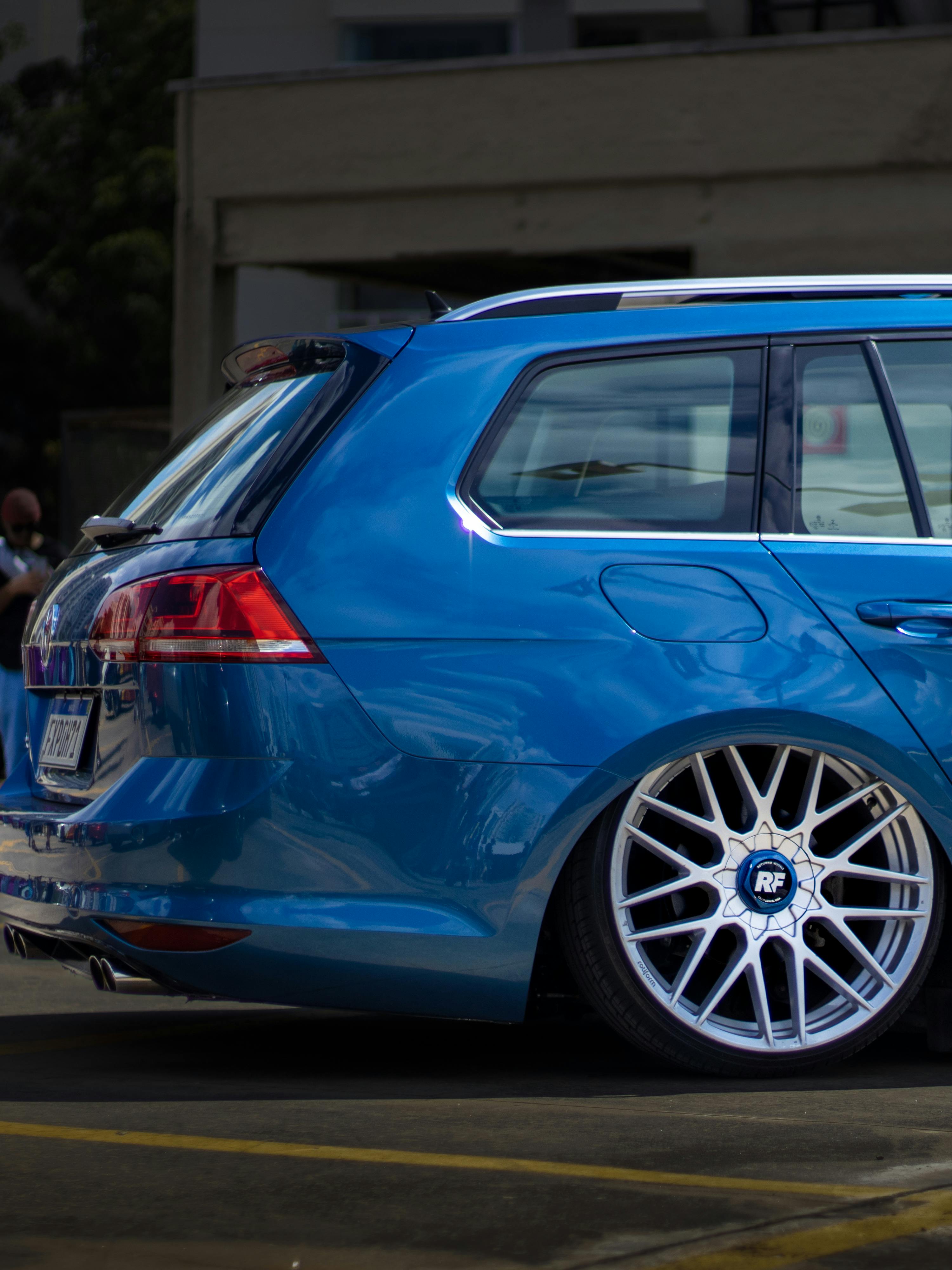 Back of a Clean Blue Car · Free Stock Photo