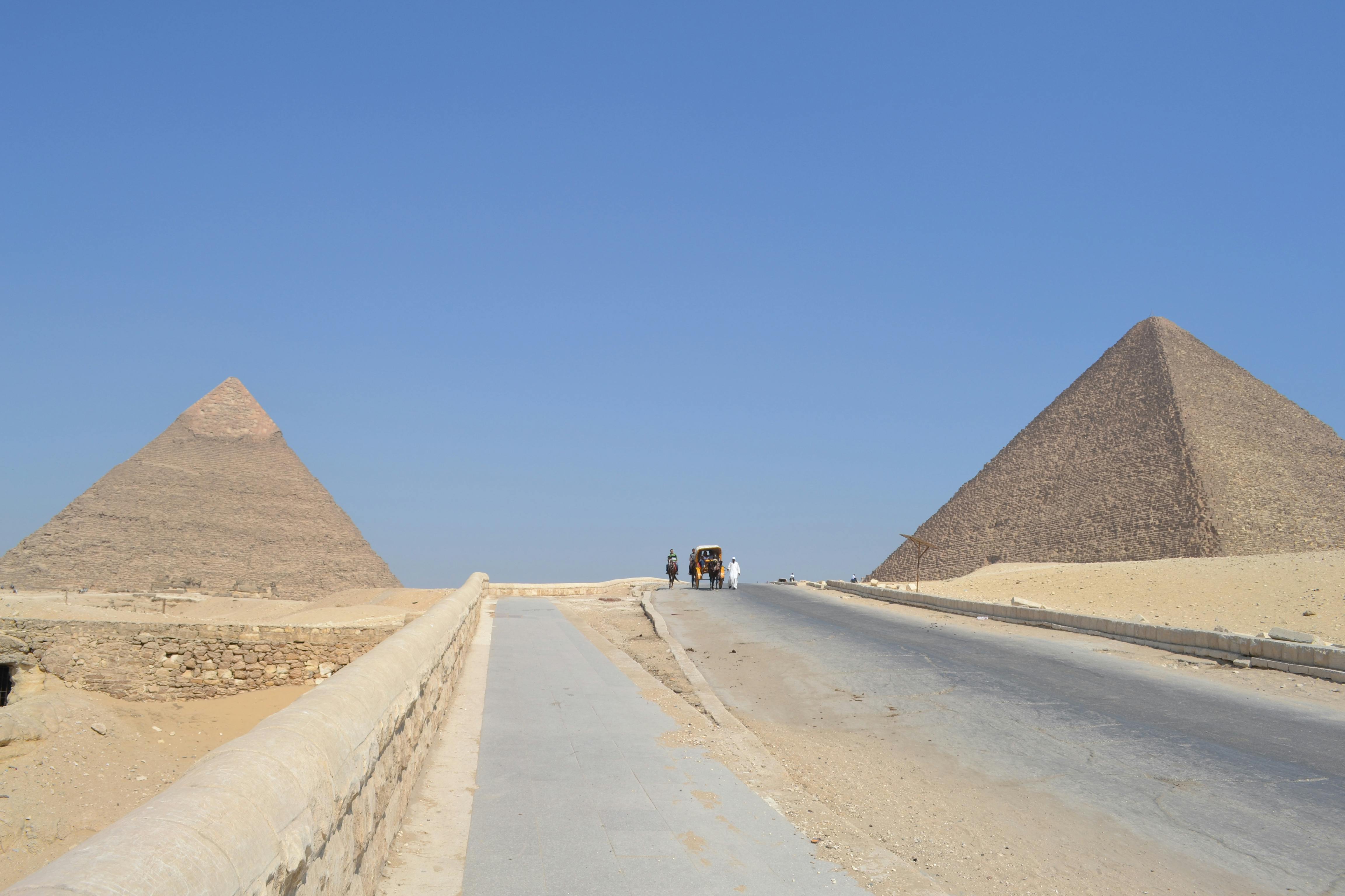 Road Stretching between Two Pyramids in Giza · Free Stock Photo