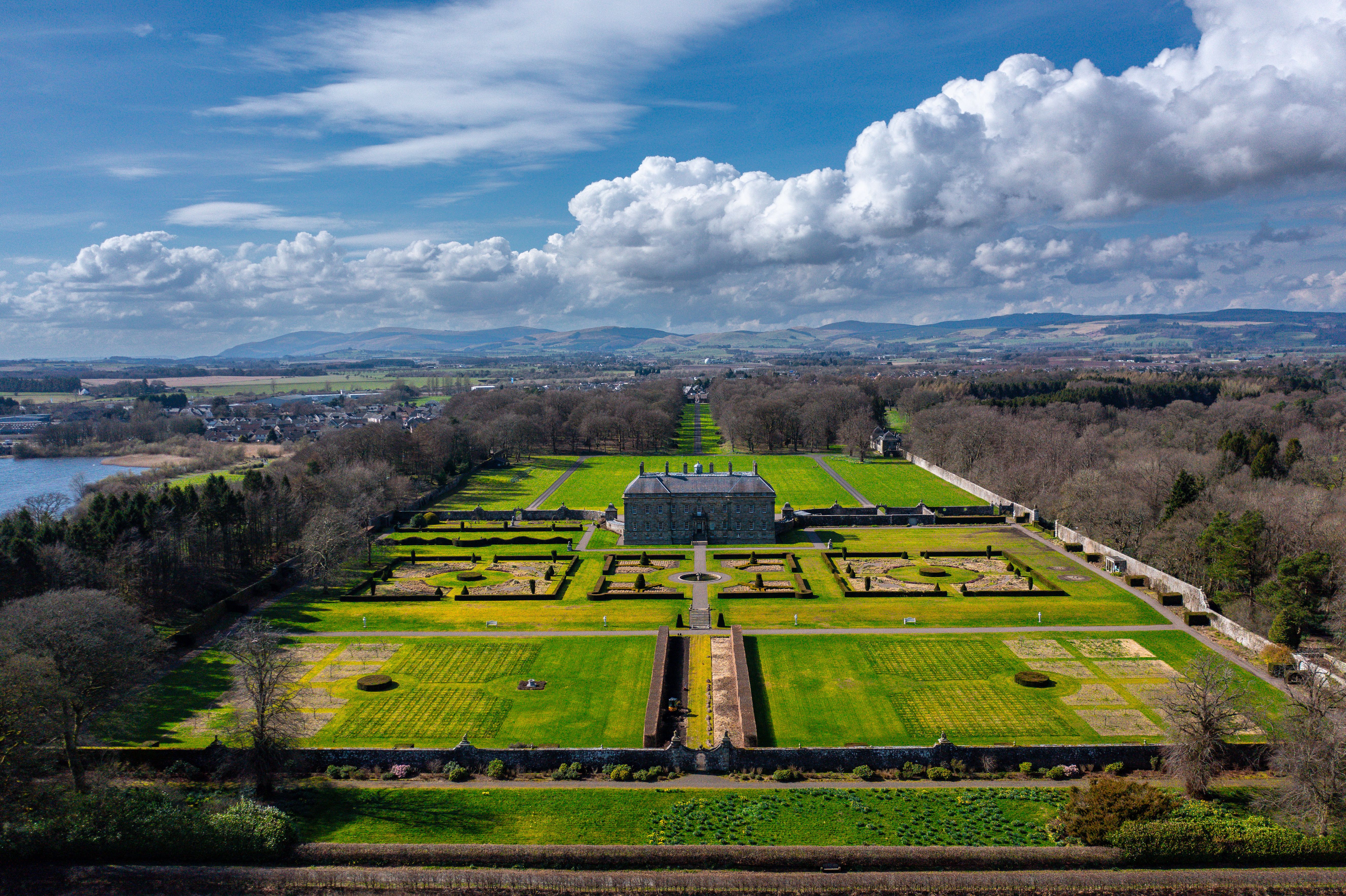 Mansion Among Gardens in Scotland · Free Stock Photo