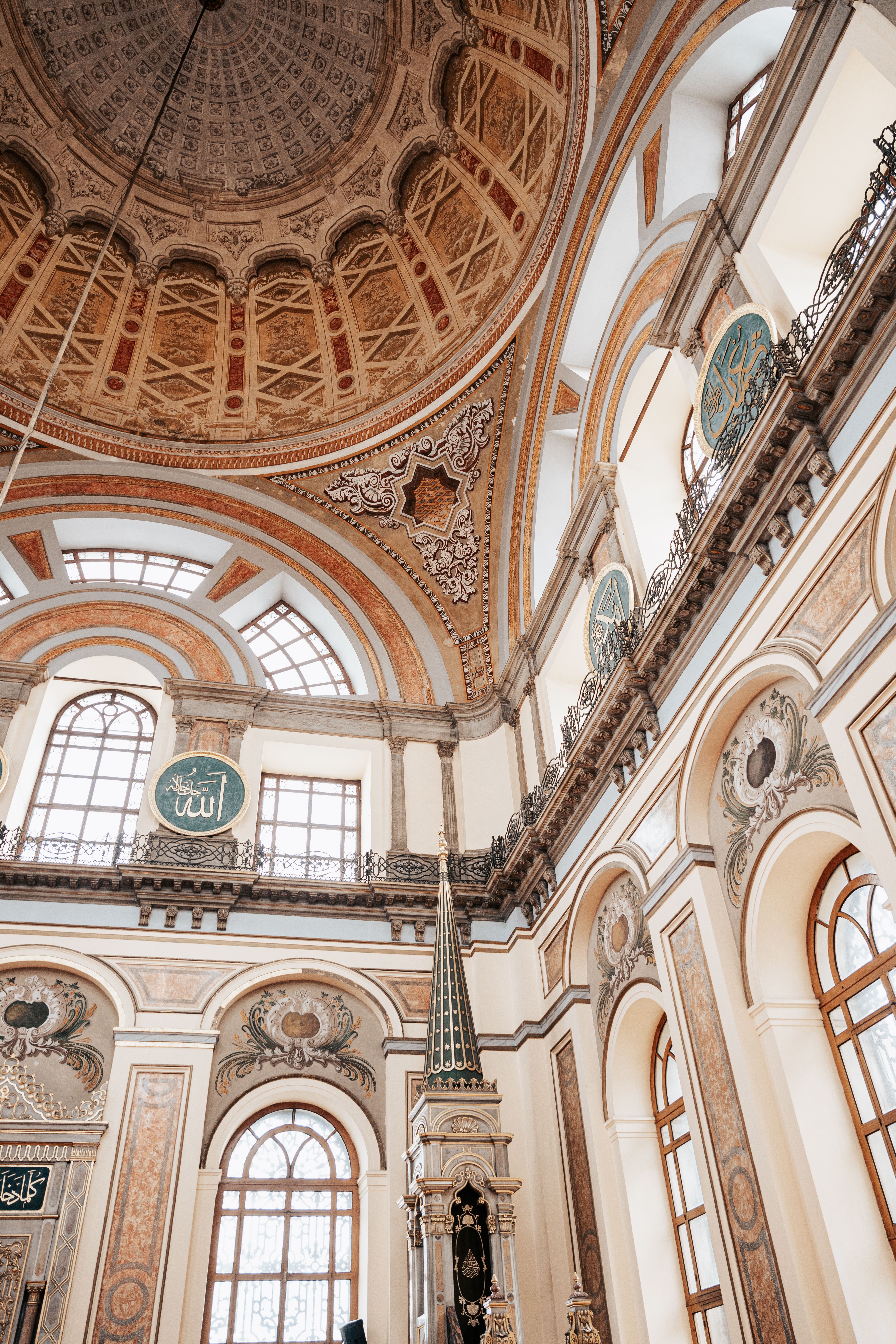 The interior of a building with ornate ceilings · Free Stock Photo