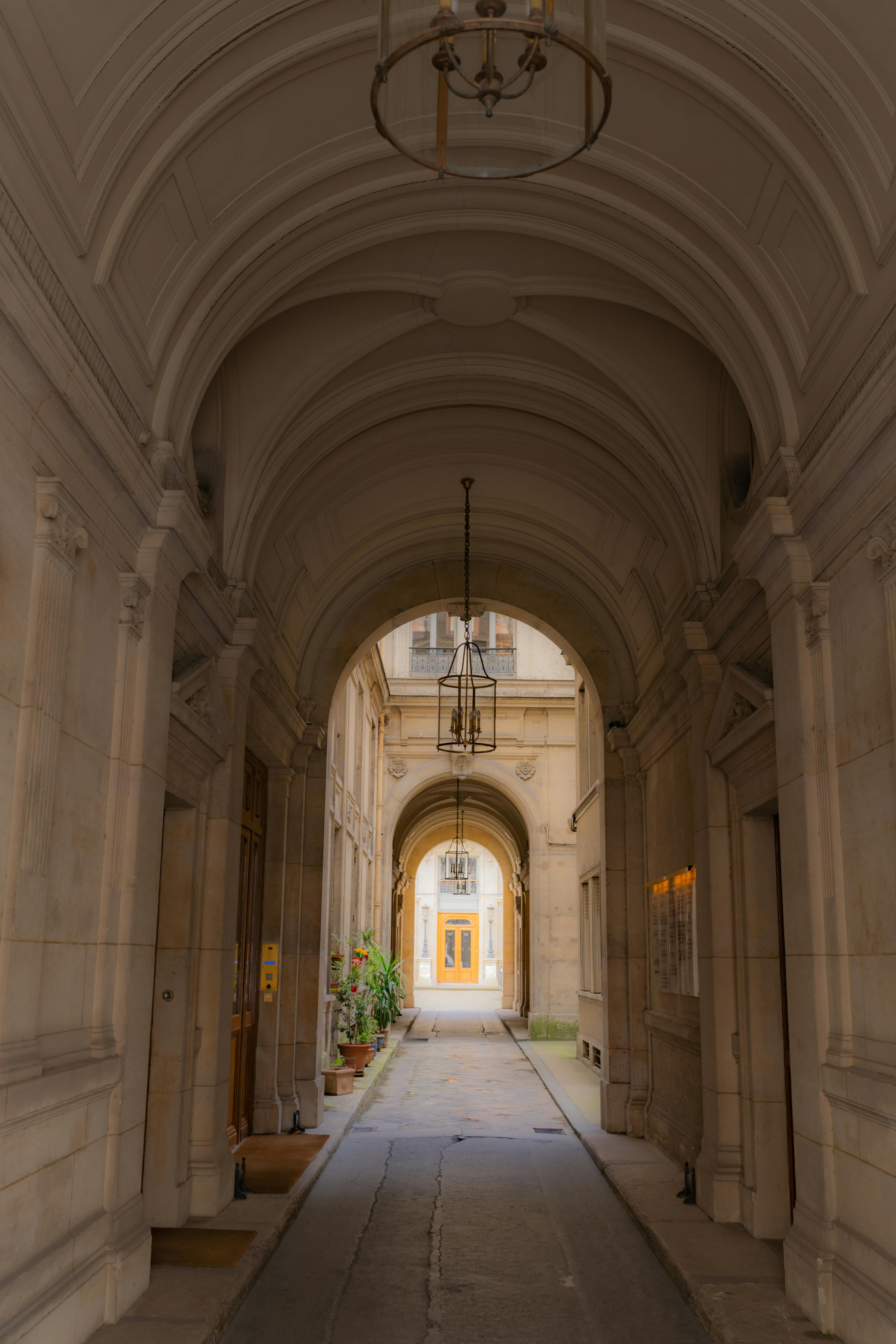 A long hallway with arched ceilings and columns · Free Stock Photo