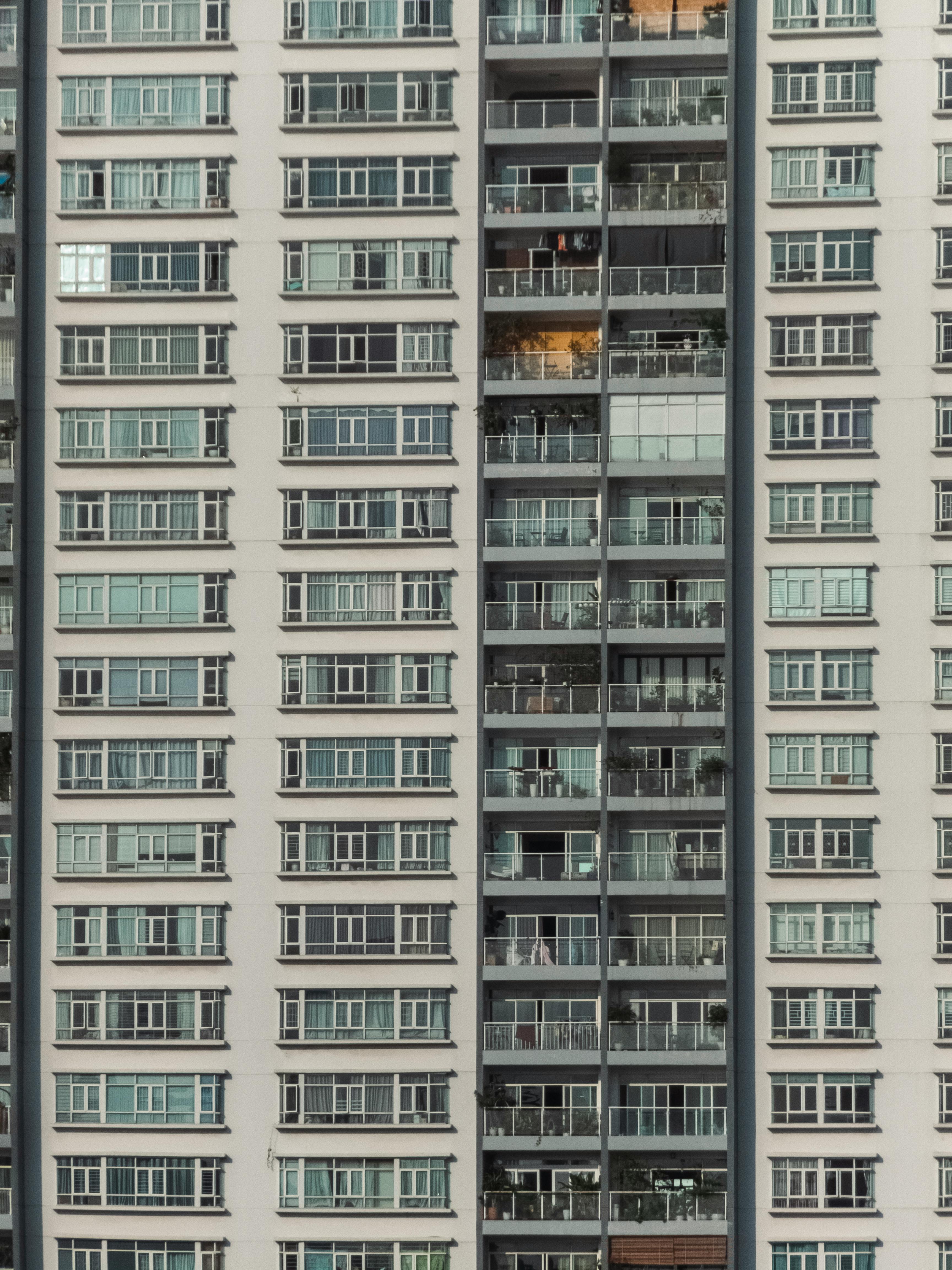 White High-rise Building · Free Stock Photo