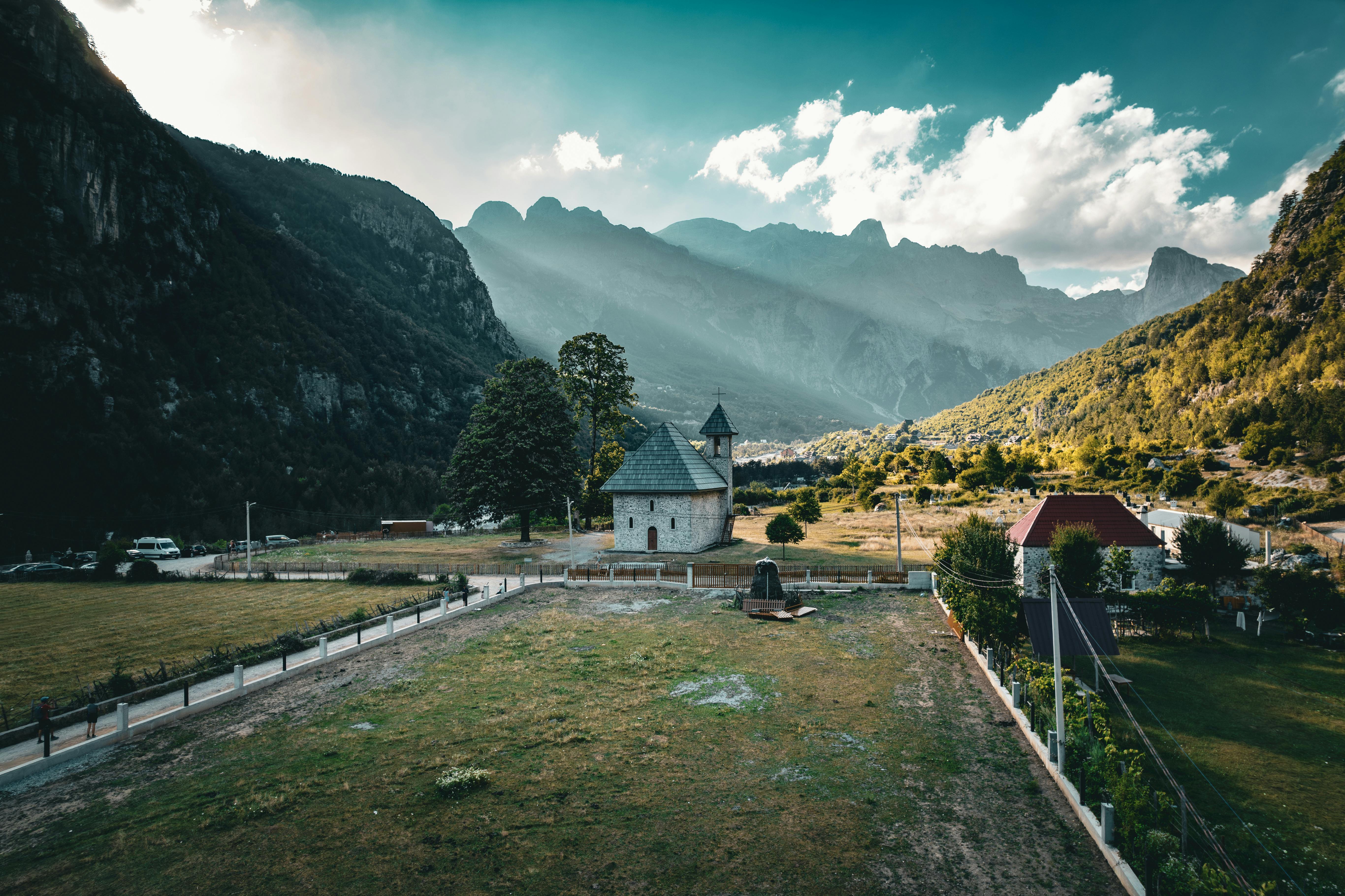 Foto profissional gratuita de a igreja, albânia, aldeia, alpes da ...