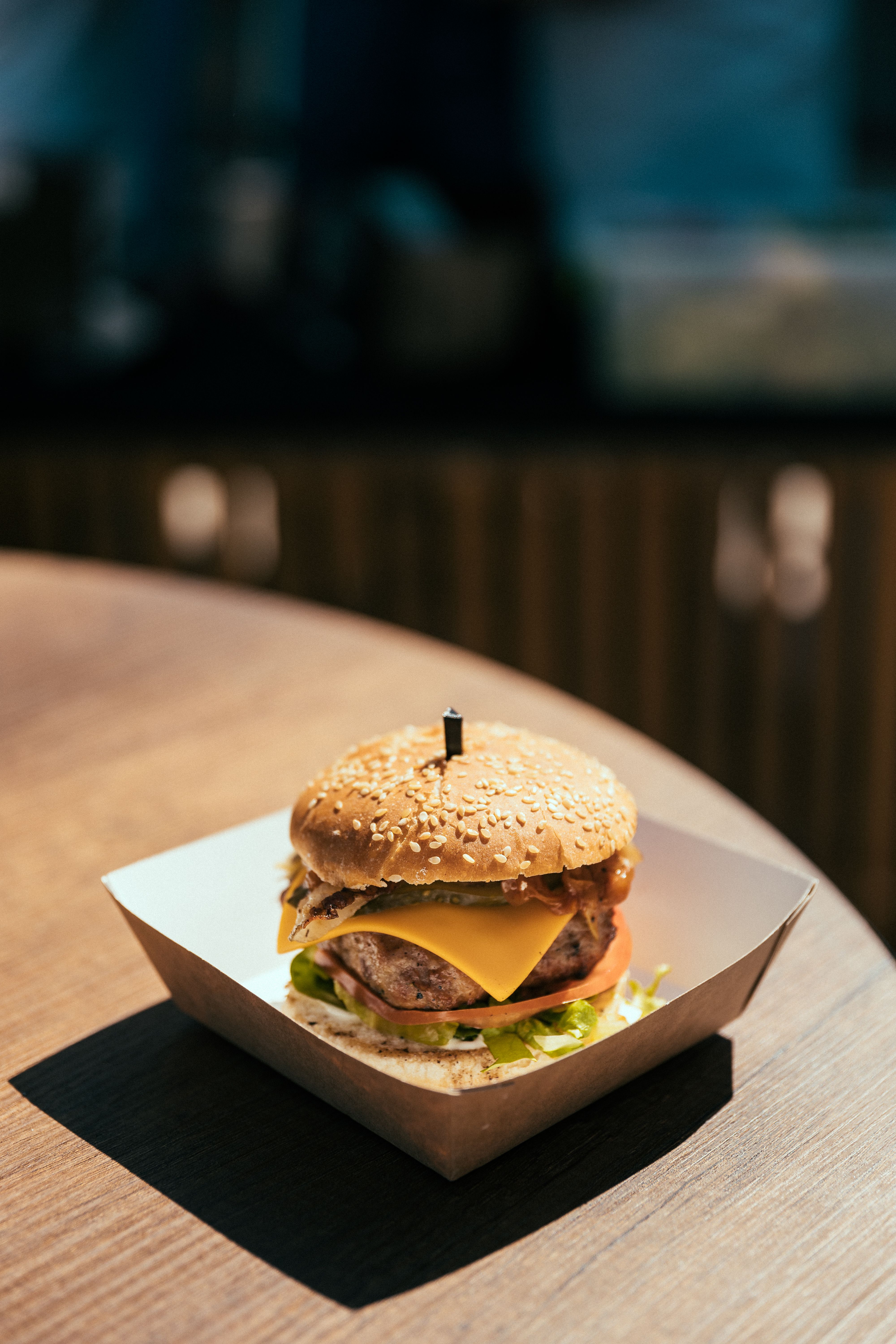 Cheeseburger with Sesame Seeds · Free Stock Photo