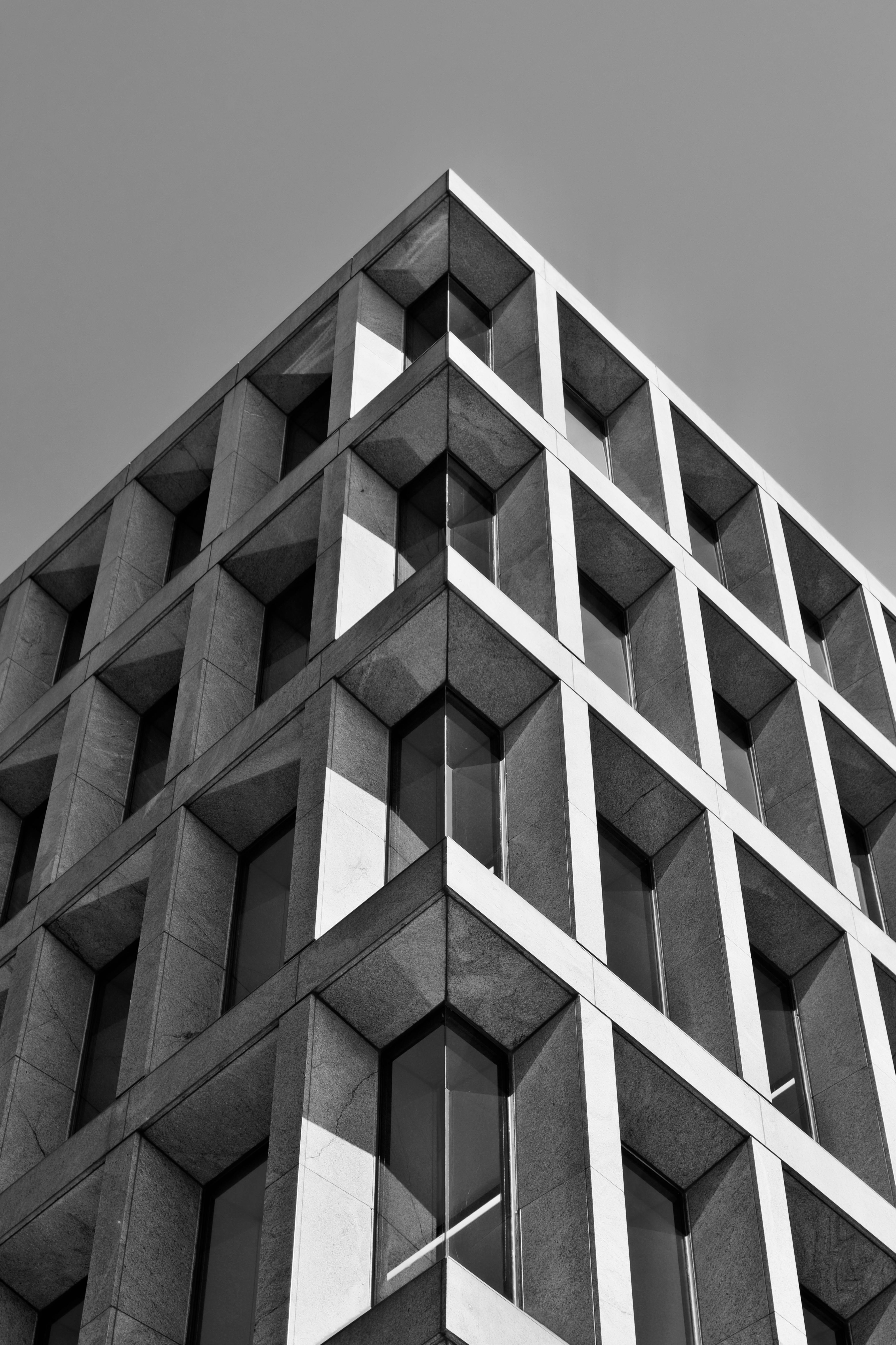Corner of Building in Black and White · Free Stock Photo