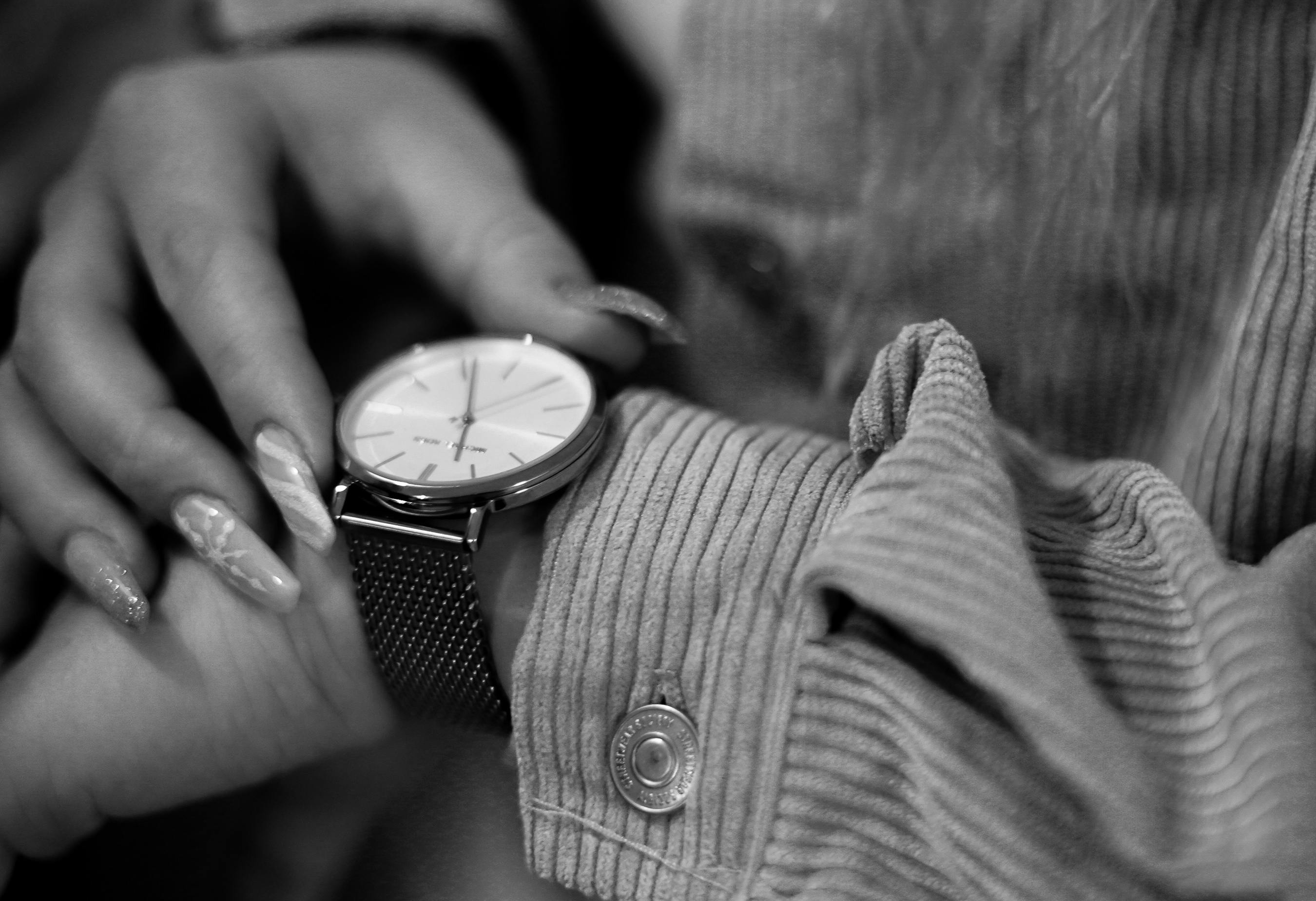 Analog Wristwatch in Black and White · Free Stock Photo