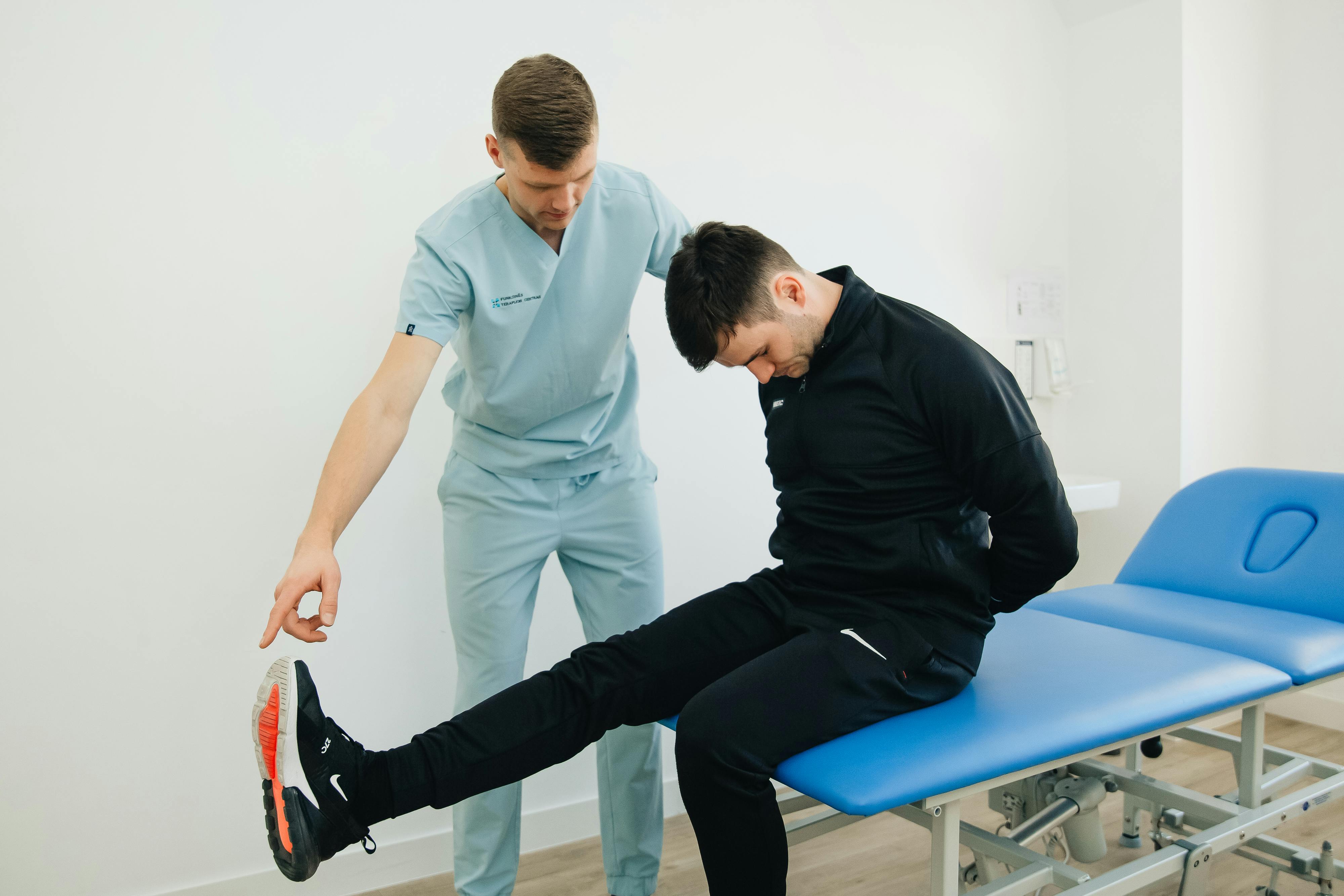 Physiotherapist Instructing Patient · Free Stock Photo