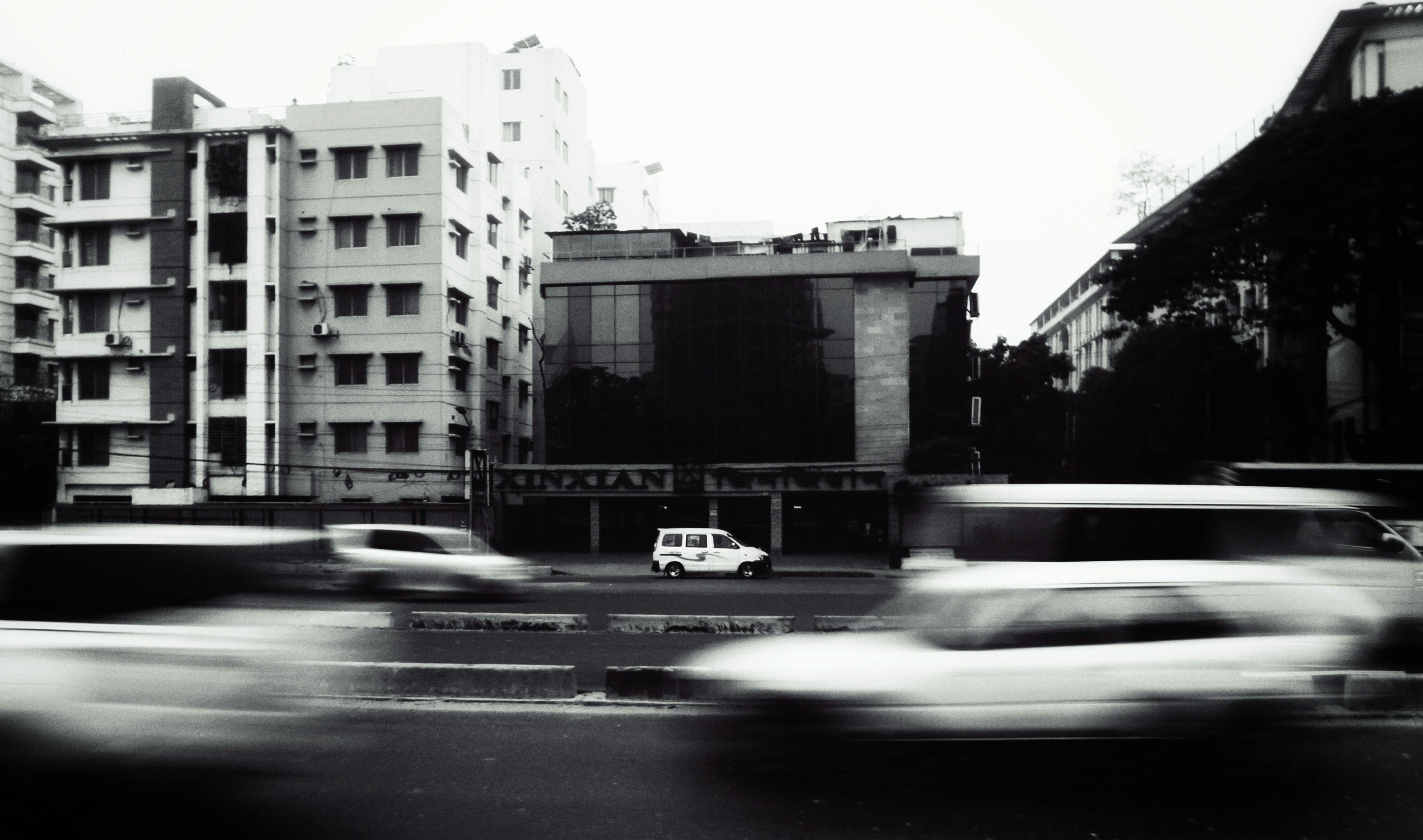 Traffic in Black and White · Free Stock Photo