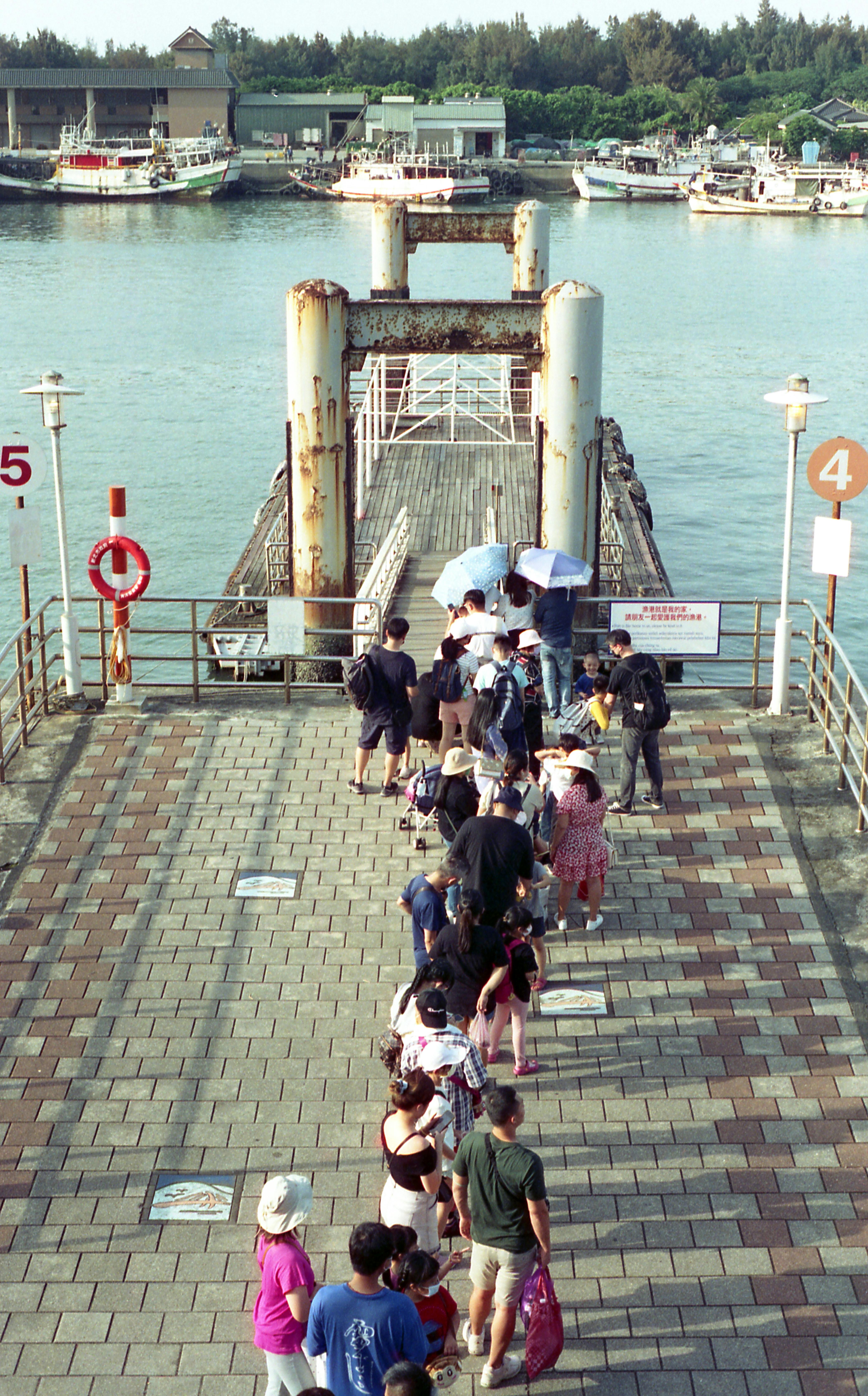 In Queue Photos Photos, Download The BEST Free In Queue Photos Stock ...