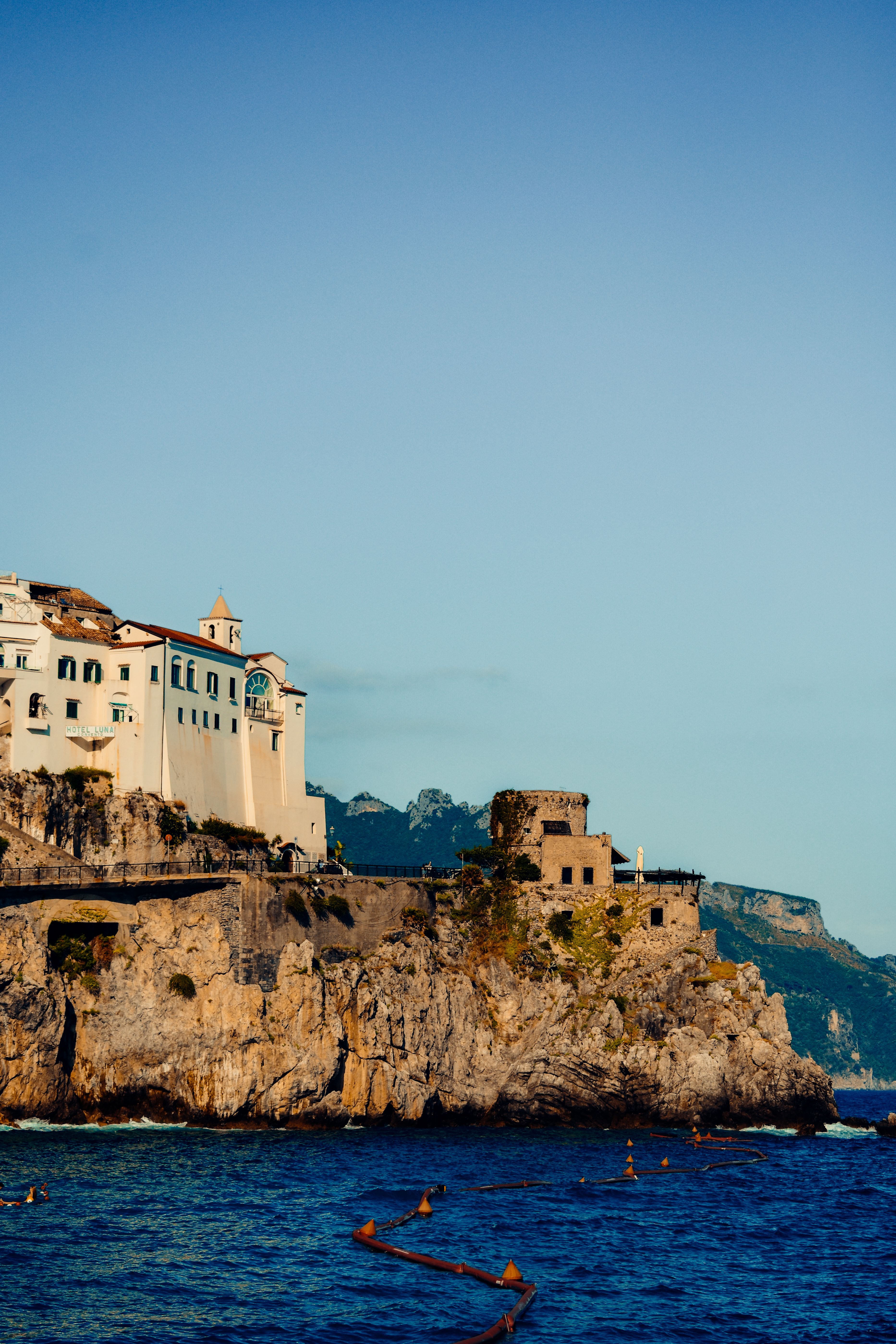 A small building on the side of a cliff · Free Stock Photo