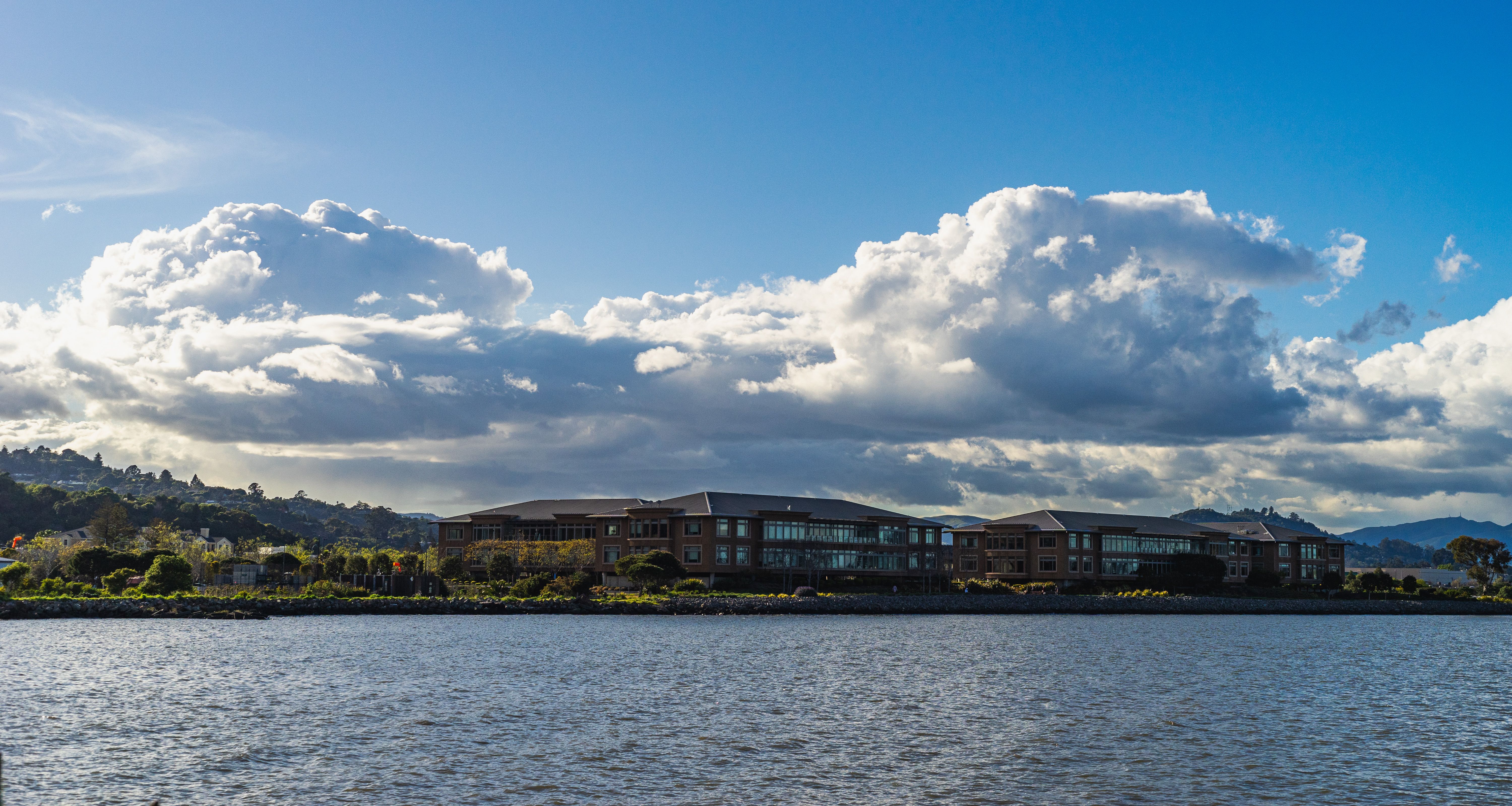 A Building by a Lake · Free Stock Photo