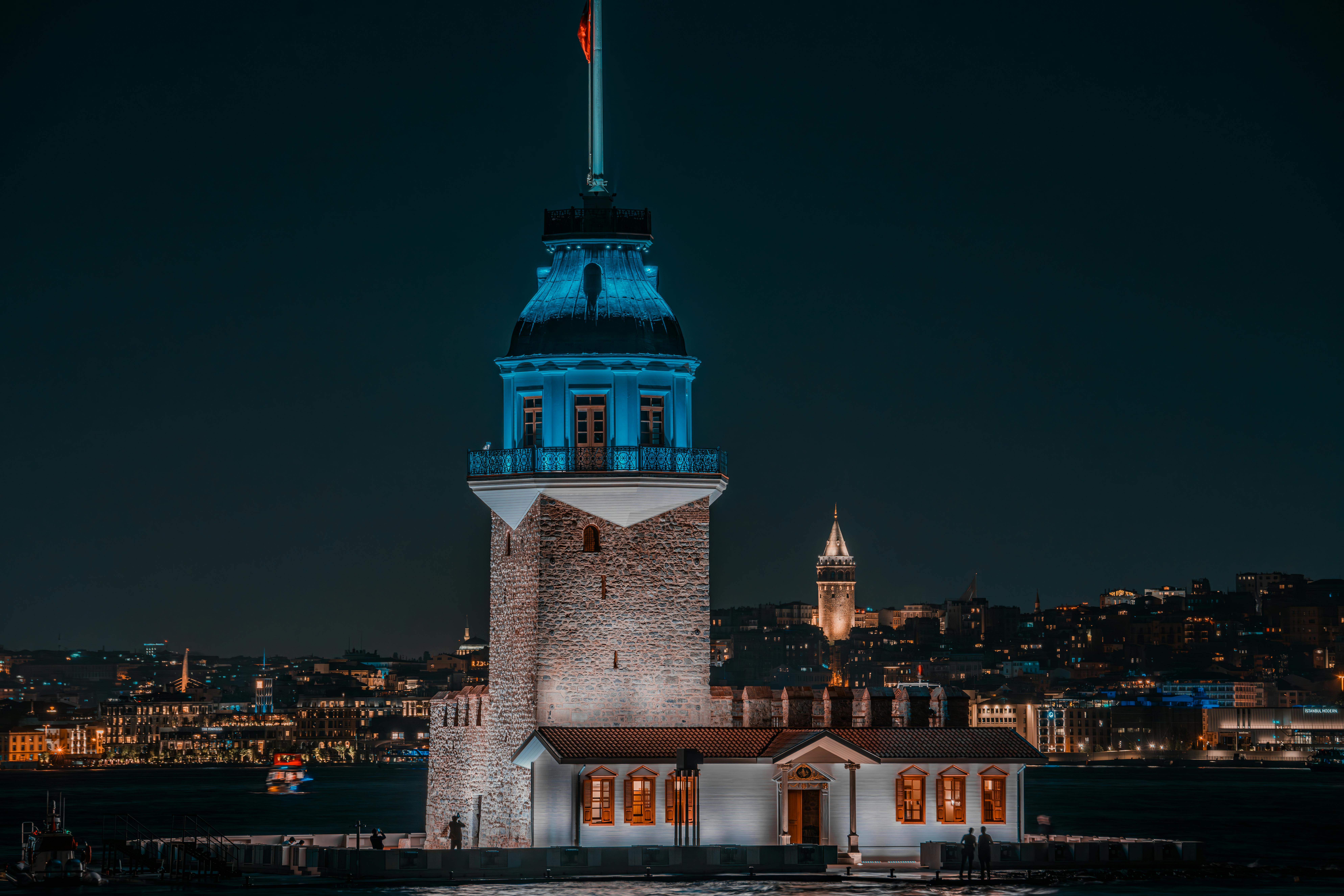 Foto stok gratis tentang cityscape, diterangi, eksterior bangunan ...