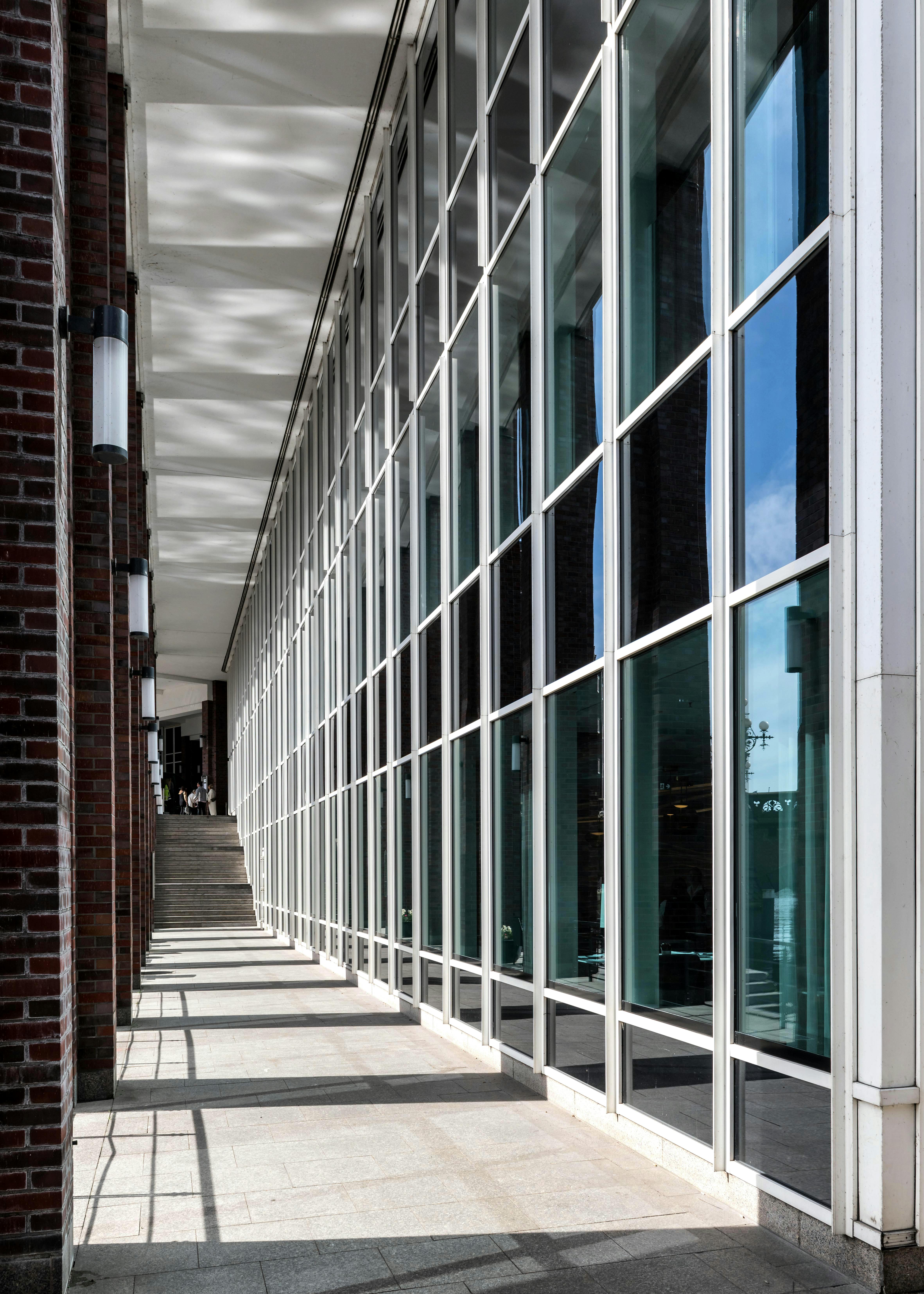 Building Windows and Colonnade · Free Stock Photo
