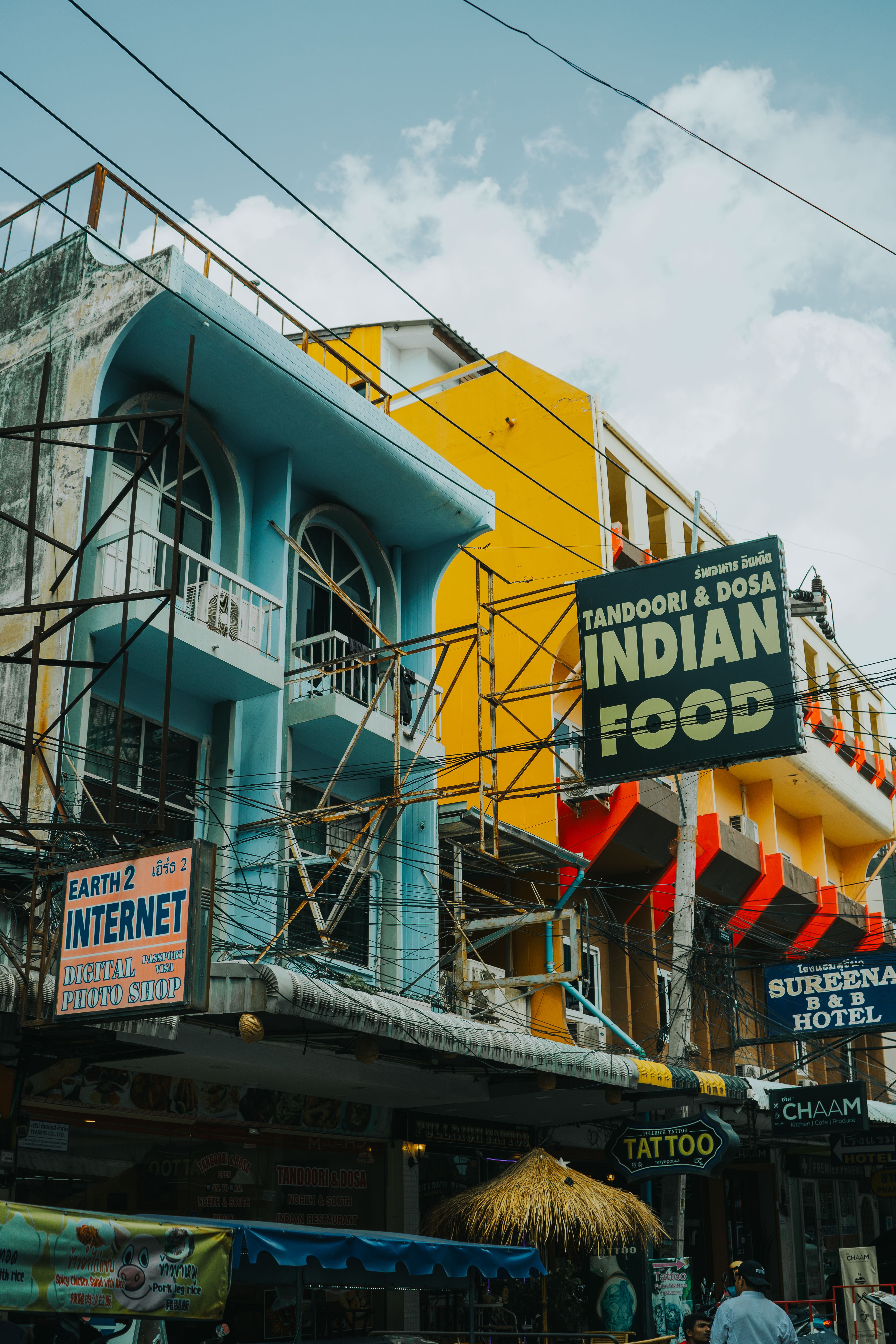 Signboards by the Building · Free Stock Photo