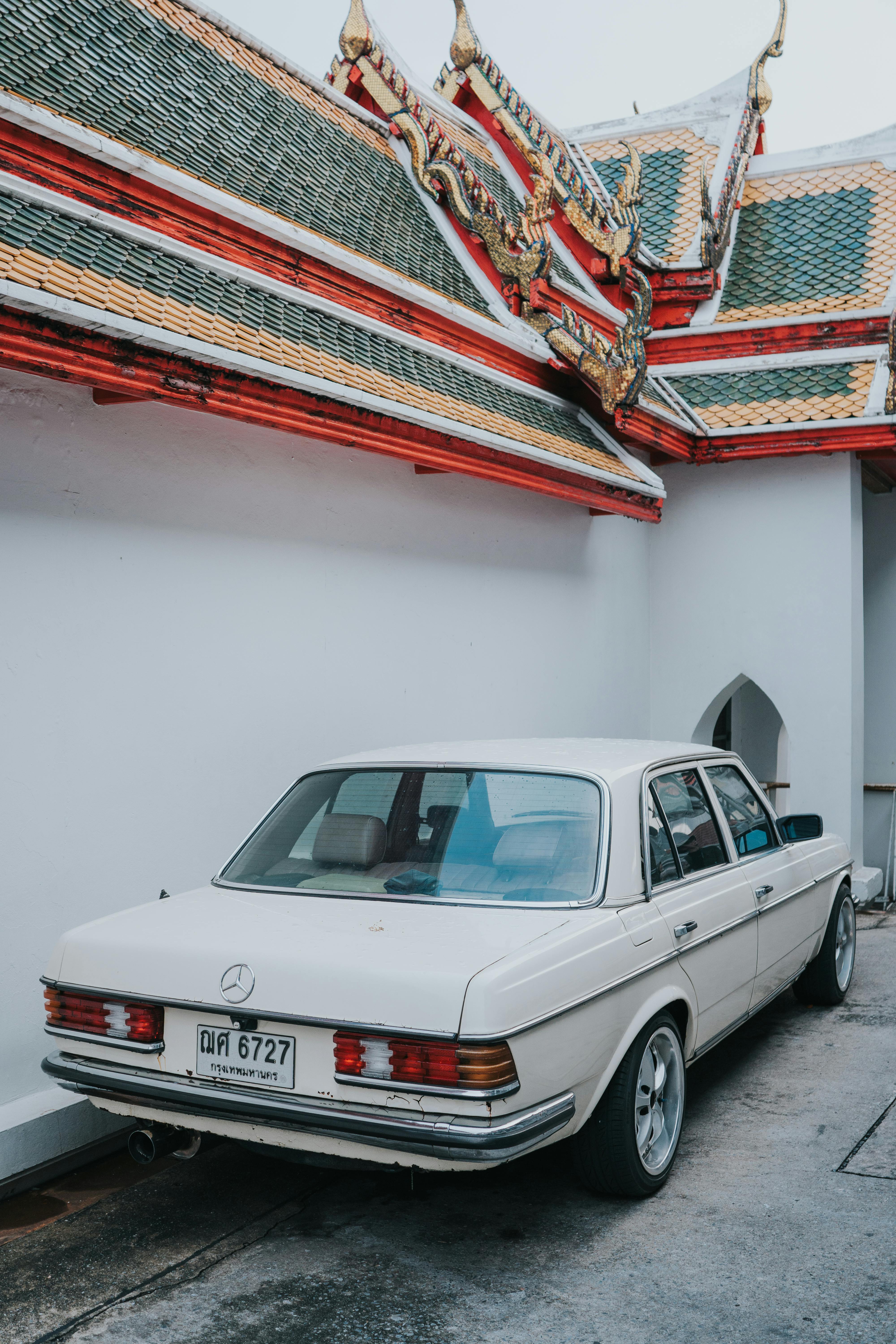 Back View of White Mercedes W123 · Free Stock Photo