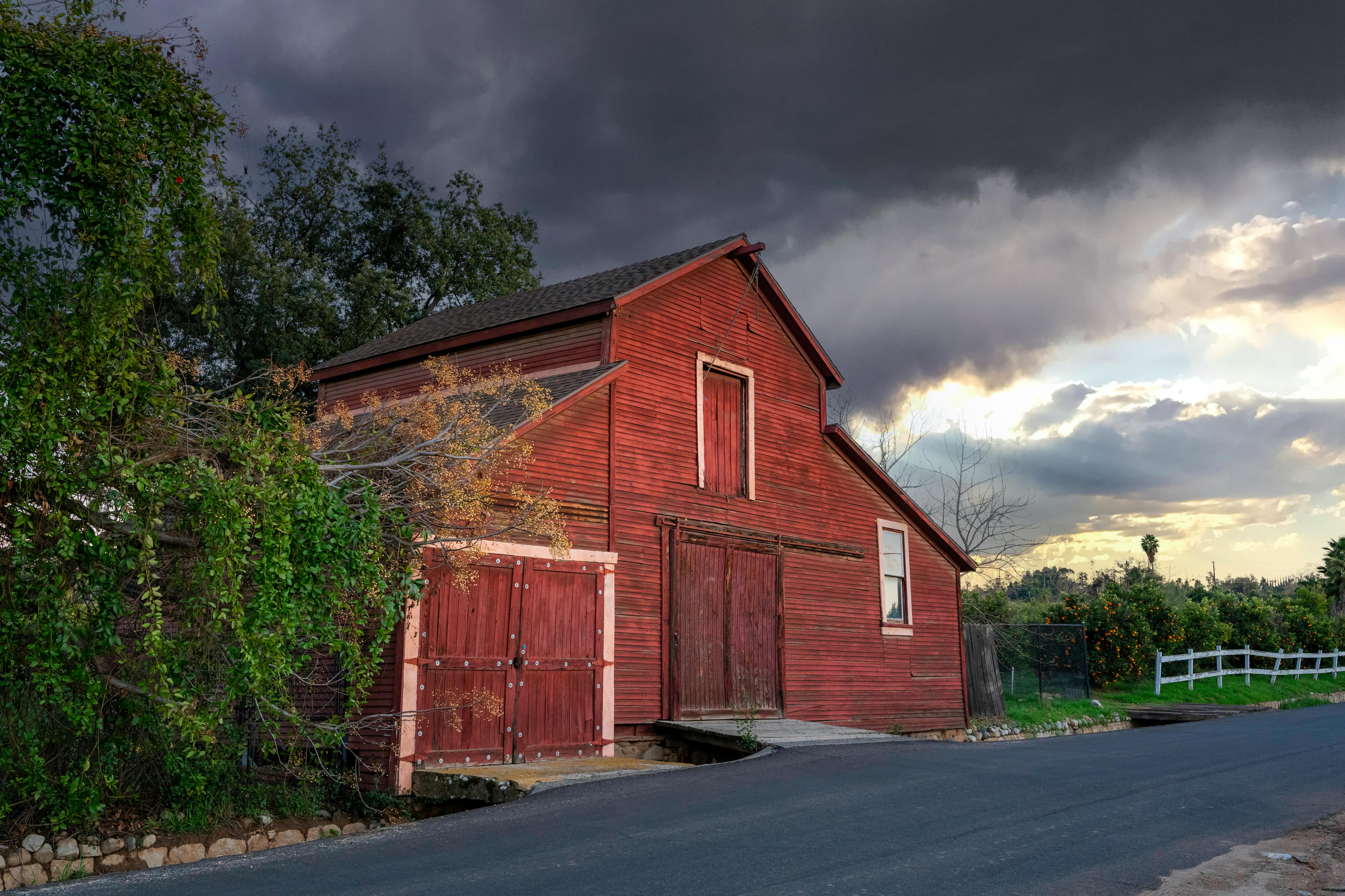 Red Barn · Free Stock Photo