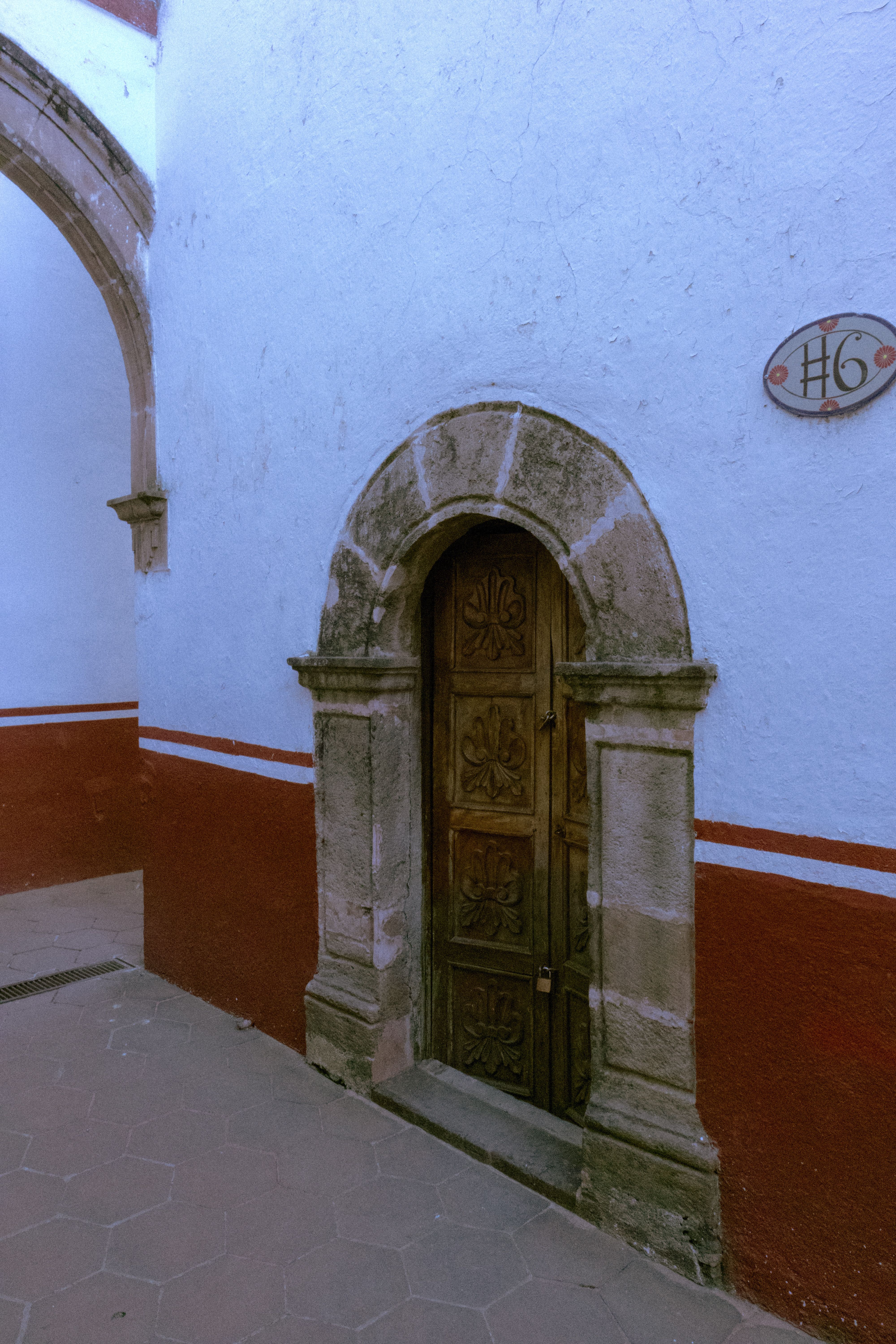 Closed Door in an Arched Doorway · Free Stock Photo