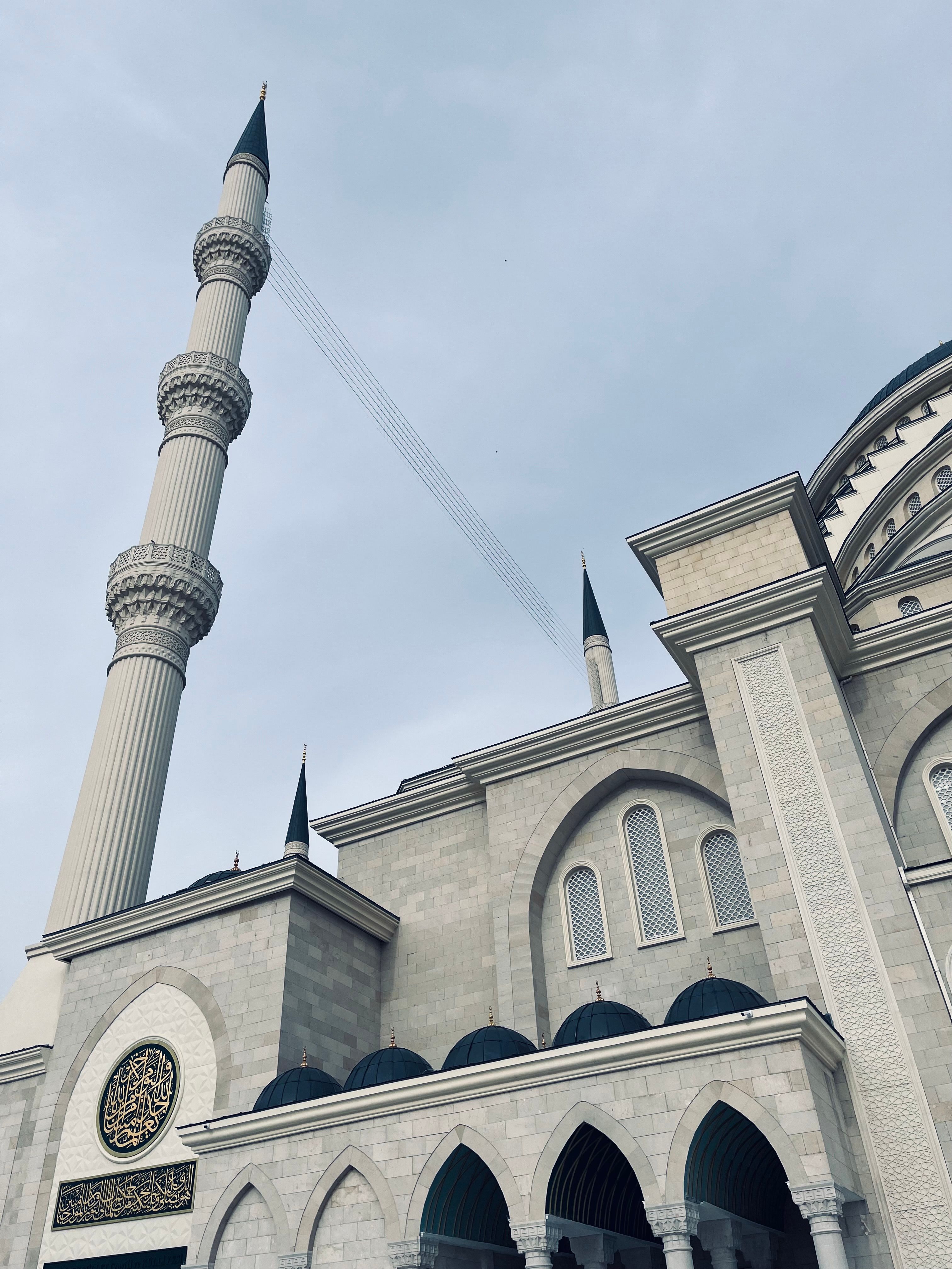 Low Angle Shot of Mosque · Free Stock Photo