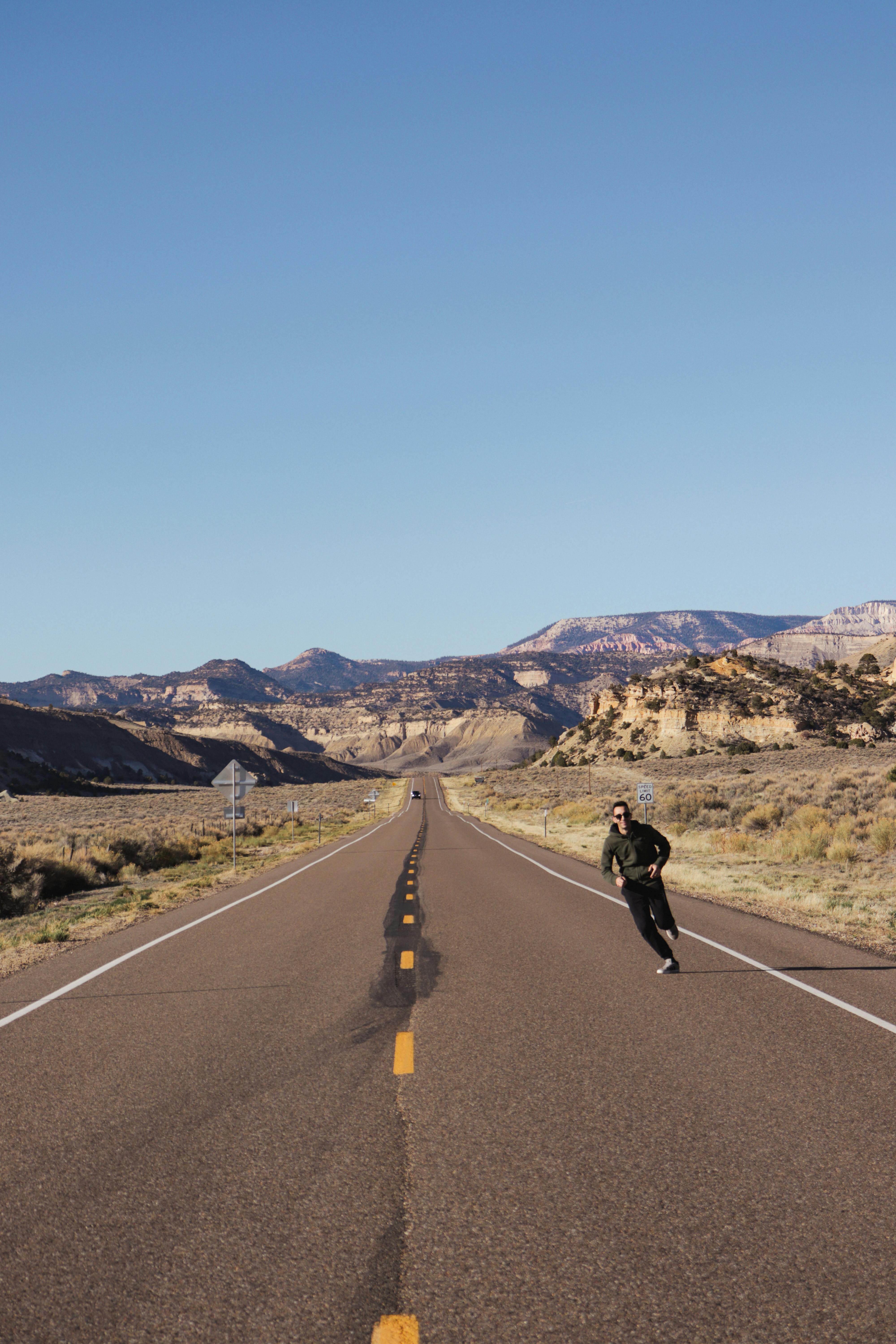 Runner On Road Horizon Photos, Download The BEST Free Runner On Road ...